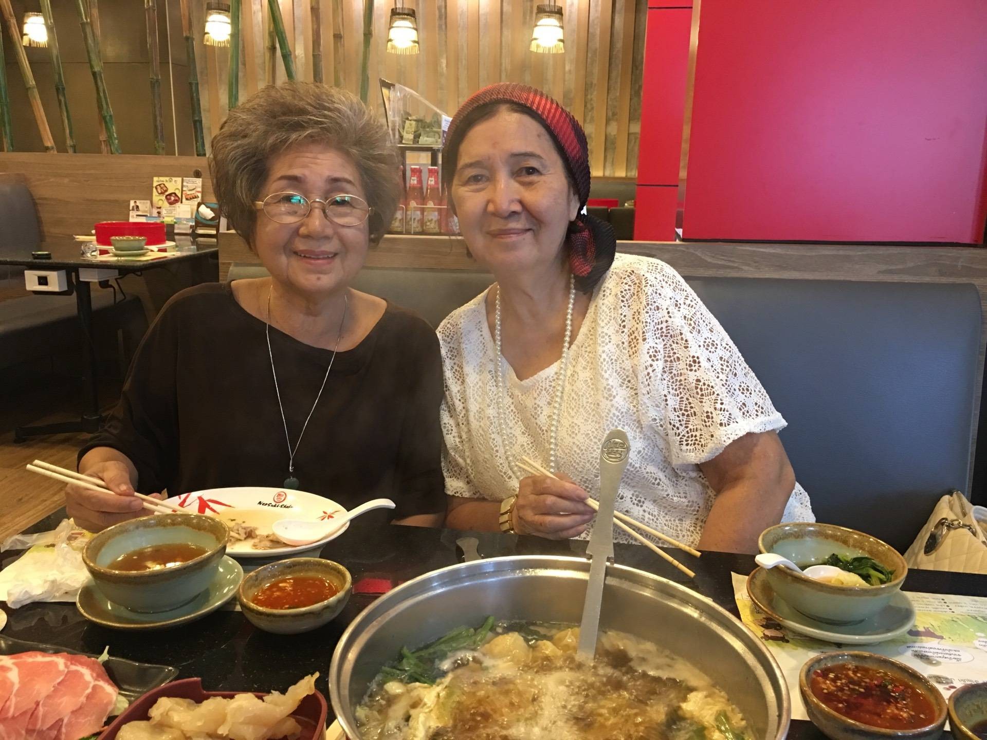 รีวิว Neo Suki พันธ์ทิพย์ งามวงศ์วาน - น้ำจิ้ม น้ำซุป อร่อยคลาสสิค