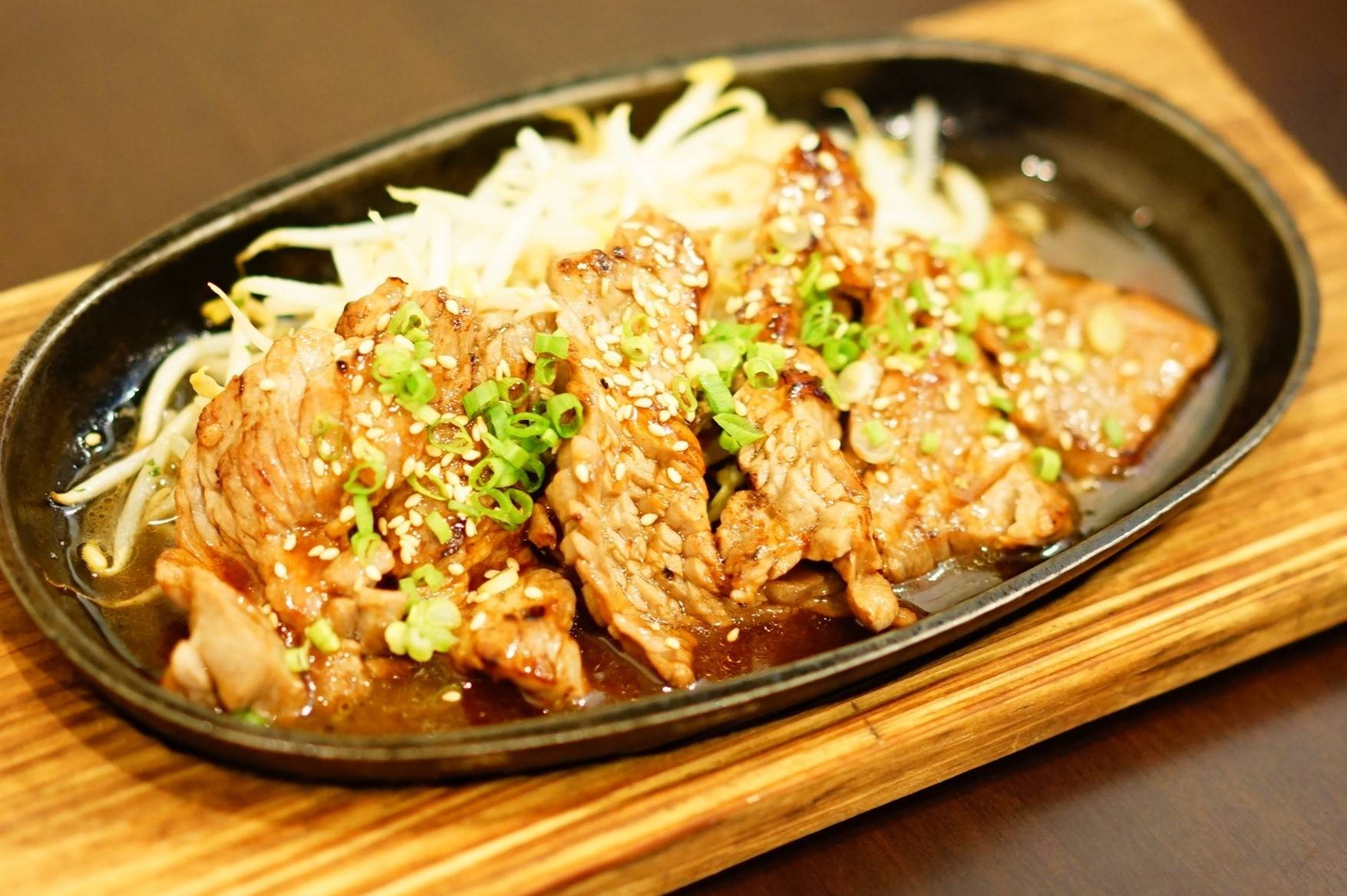 เนื้อย่างยากินิกุ • เนื้อย่างยากินิกุใช้เนื้อโคขุน นุ่มหอมอร่อย ร้าน ...