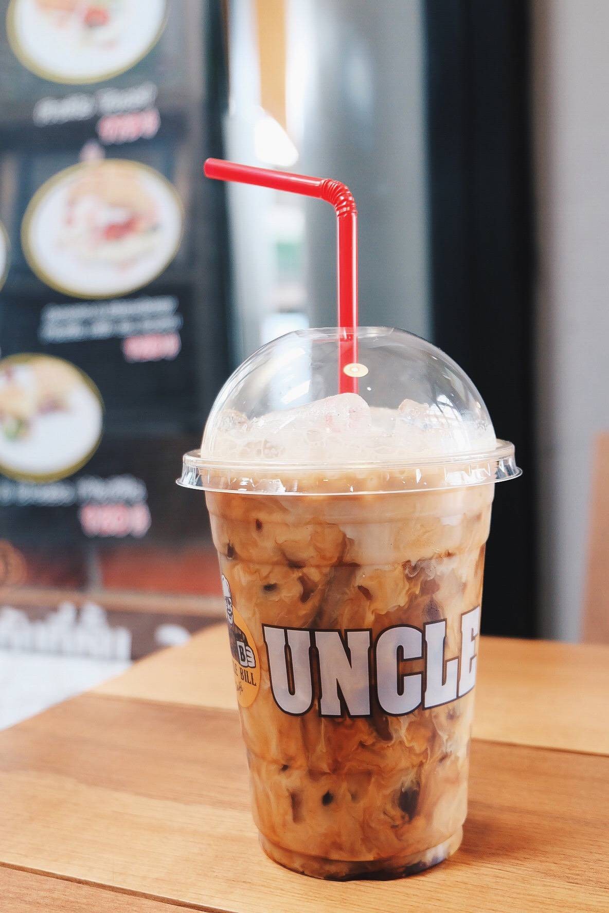 รีวิว Uncle Bill Cafe - บรรยากาศดี หลบร้อนมาจิบกาแฟ อ่านหนังสือได้สบาย