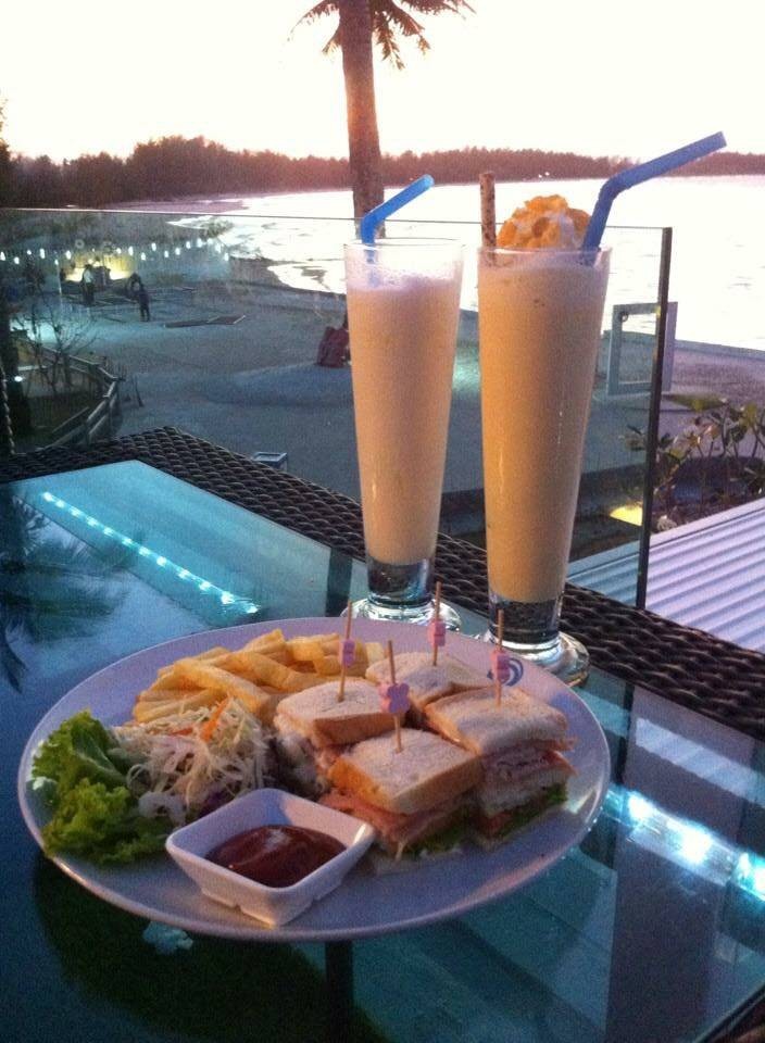 รีวิว Coco One Restaurant - กินลมชมทะเลบนดาดฟ้า อาหารหลักสิบ วิวทะเลสวย ...