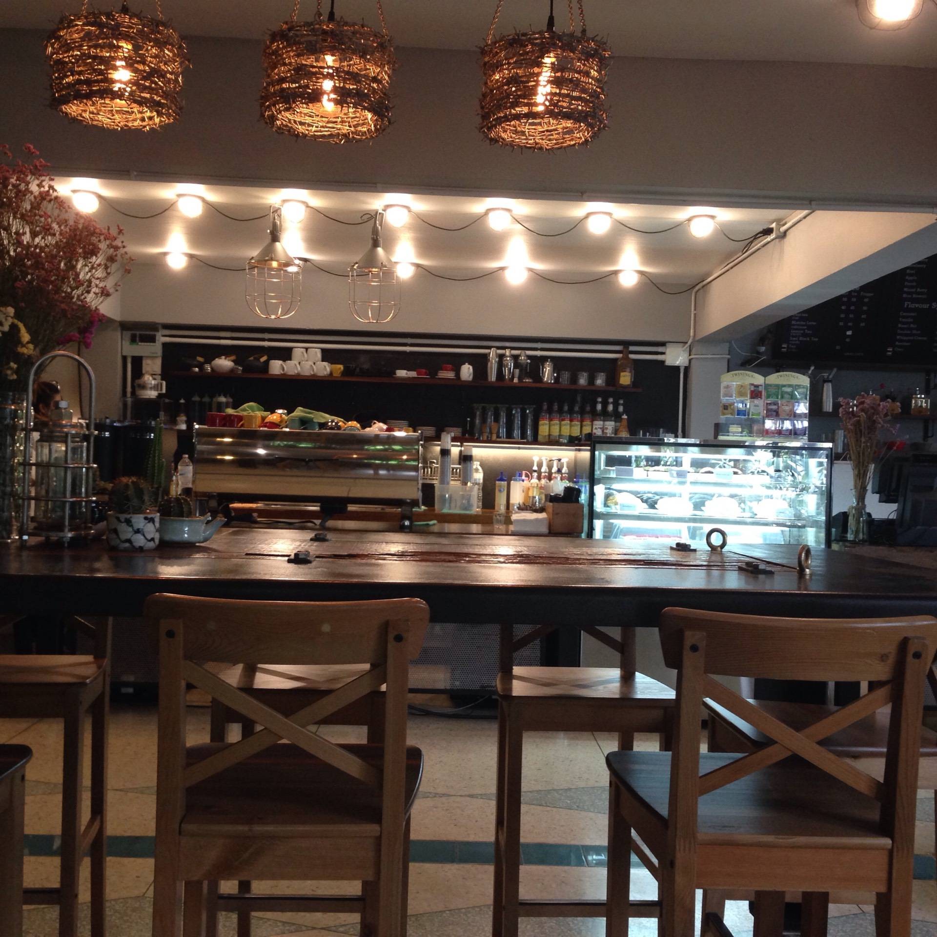 รีวิว GRAY 18 CAFE Traveller ตรงข้ามทางเข้าชินตา โรงเรียนพรศิริกุลเก่า ...