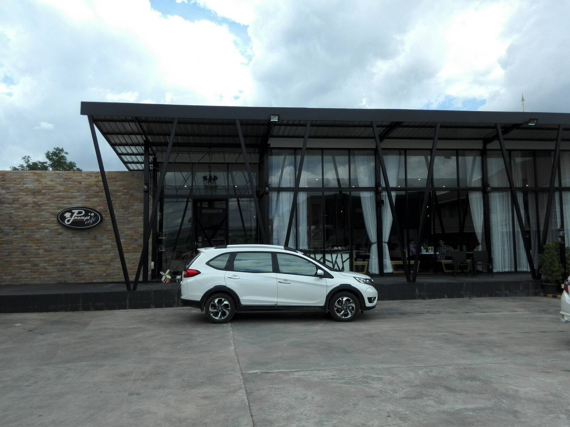 รีวิว Prompt Cafe - กว้างขวาง เครื่องดื่มอร่อย