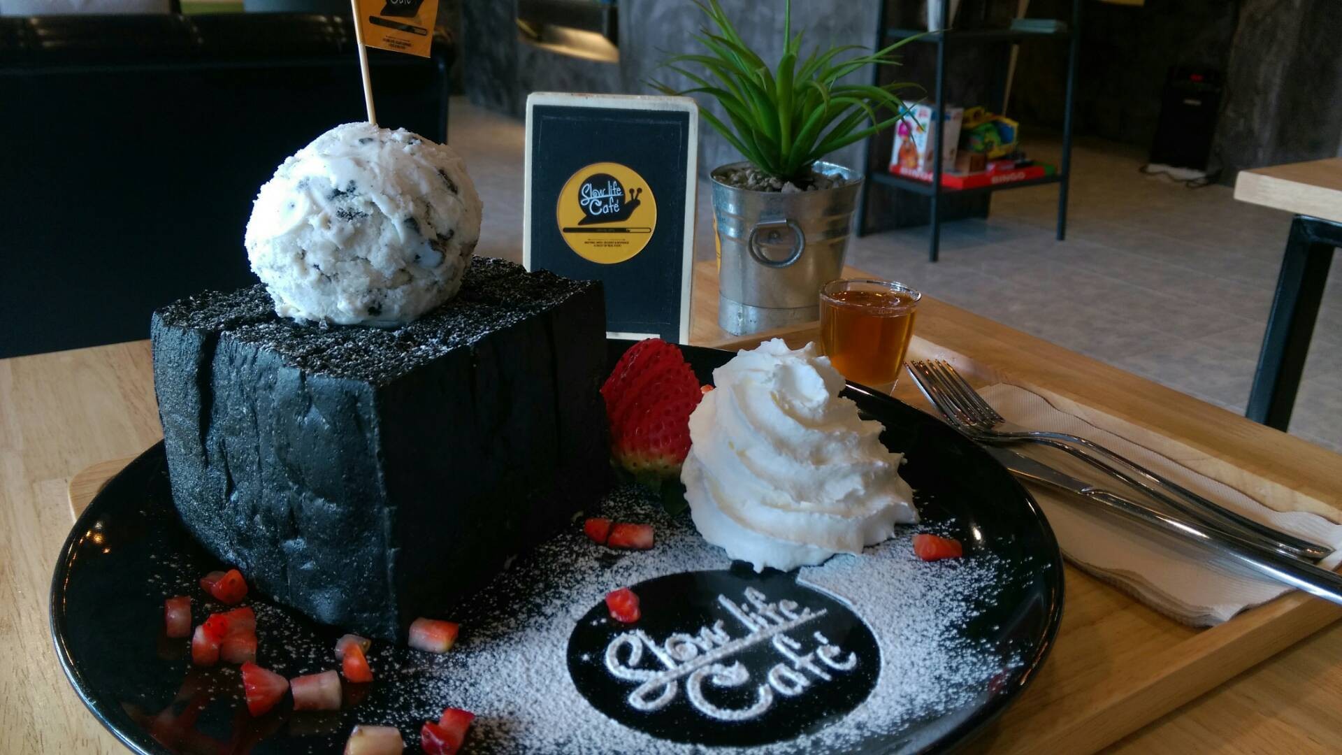 รีวิว Slow Life Café - toast อร่อยแต่รอนานมากกกก