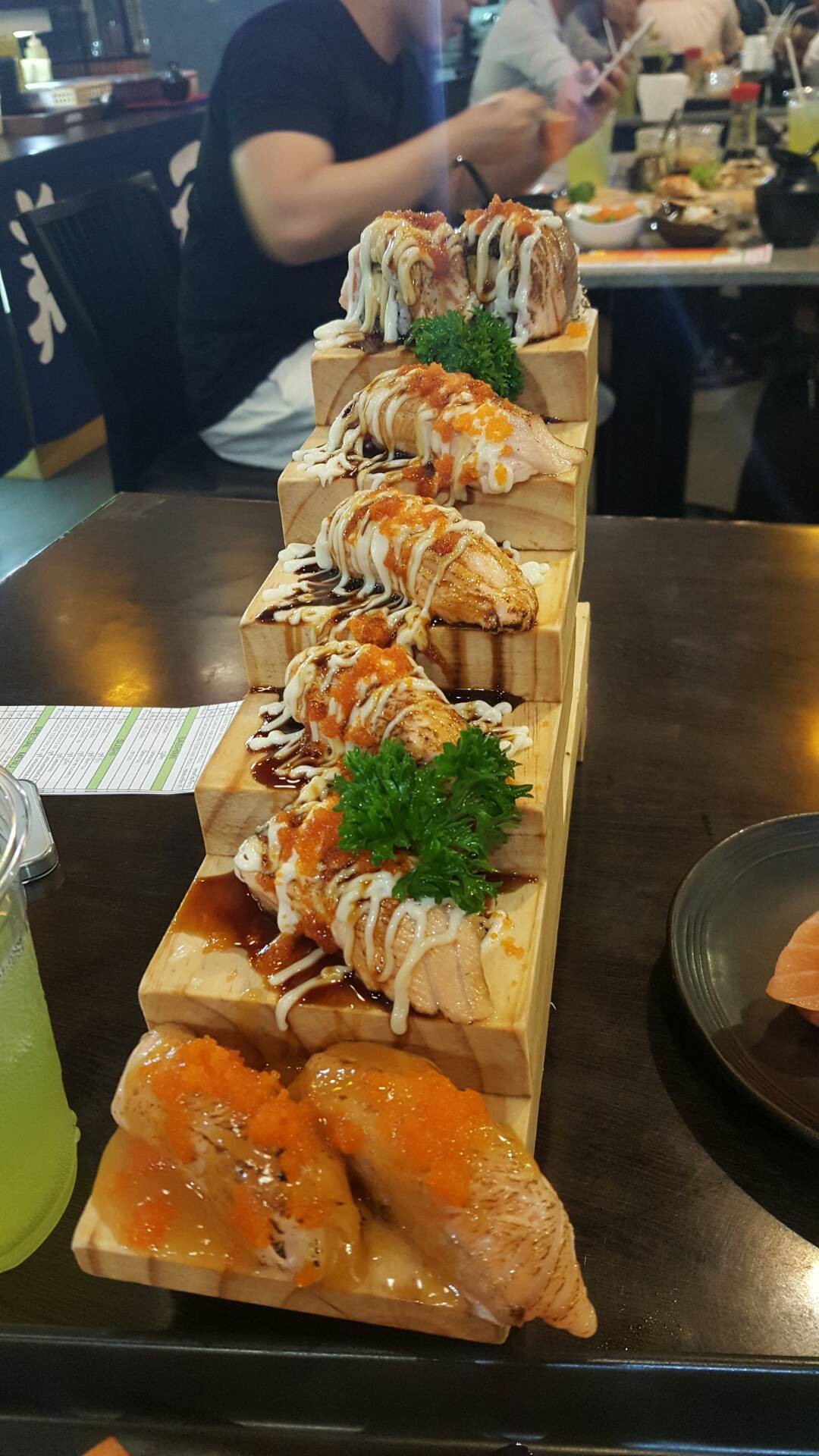 รีวิว FUKU INTOWN เดอะวอค ราชพฤกษ์ - บุฟแซลมอนดีงามควันฟุ้ง แต่เมนูมีให้เลือกไม่หลากหลาย 🍣🍣 ...