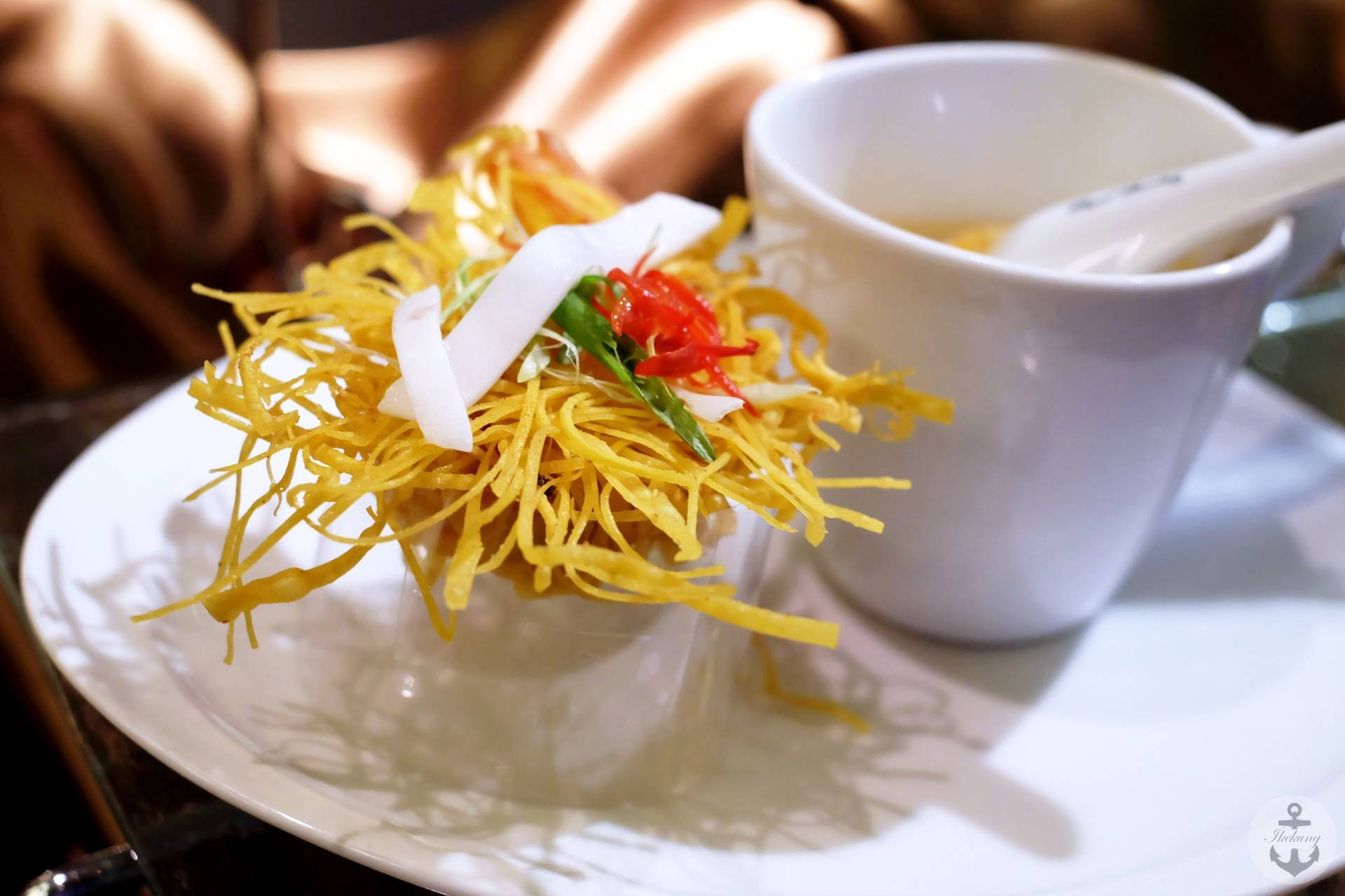 เกี๊ยวกุ้งต้มยำมะพร้าวอ่อน • ฟิวชั่นแบบไทยๆ !! ร้าน Radius Restaurant ...