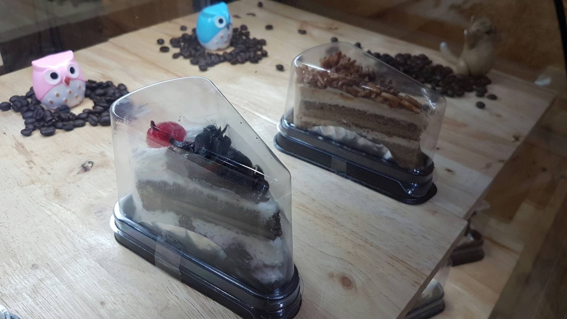 รีวิว Area 51 Coffe&cake - ร้านเล็ก บรรยากาศชิวล์ๆ