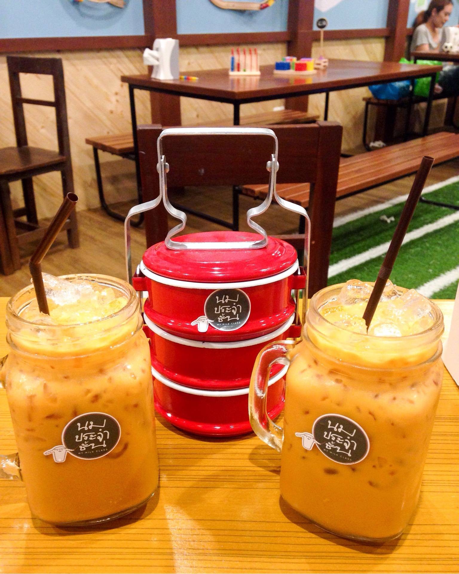 รีวิว นมประจำชั้น สาขา 2 Esplanade Ratchada - ชอบบรรยากาศร้าน ปังนึ่ง ...