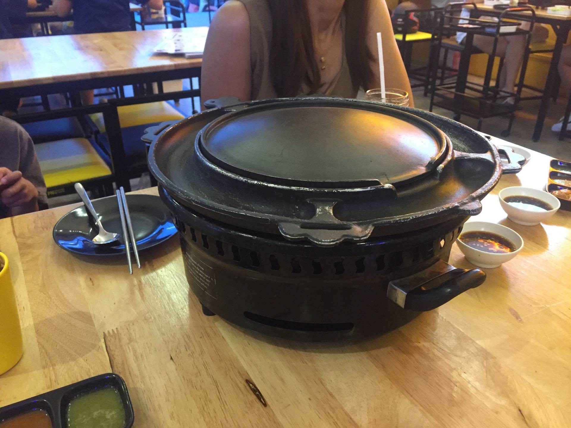 รีวิว GrillZo ซอยเทศบาล 8 - โต๊ะเยอะ น่านั่ง ไม่แออัด