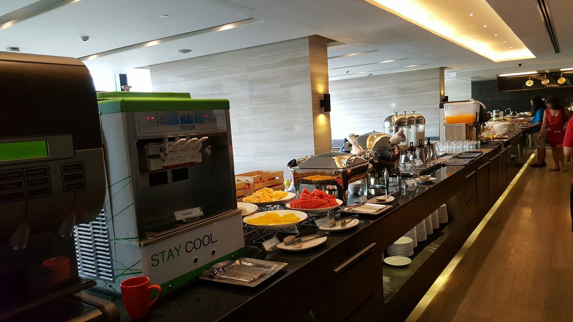 รูป Zeta Cafe โรงแรมฮอลิเดย์อินน์ กรุงเทพฯ - Wongnai