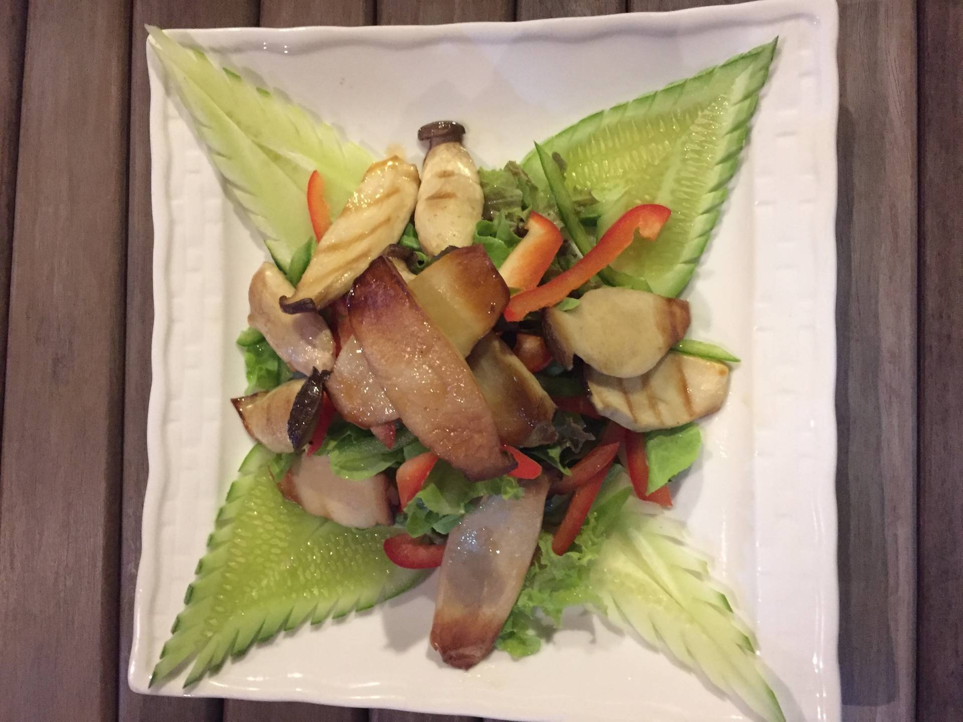 สลัดเห็ดออริจิ • กินคลีนๆ ร้าน Ingna Cafe Chaiyaphum - Wongnai