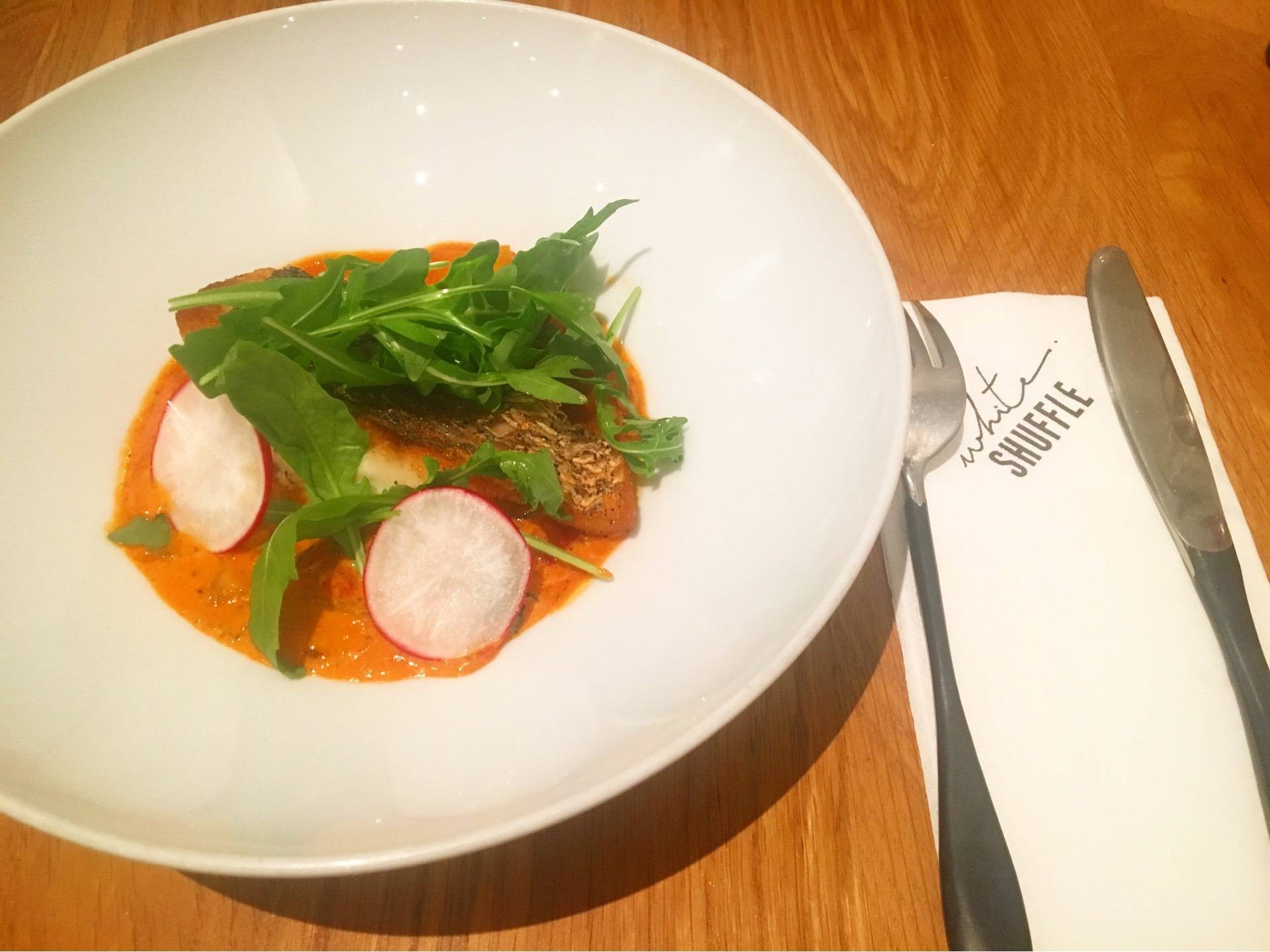 รีวิว White Shuffle เซ็นทรัล อีสวิลล์ - เป็นร้านที่พนักงานบริการดีมากๆ ...