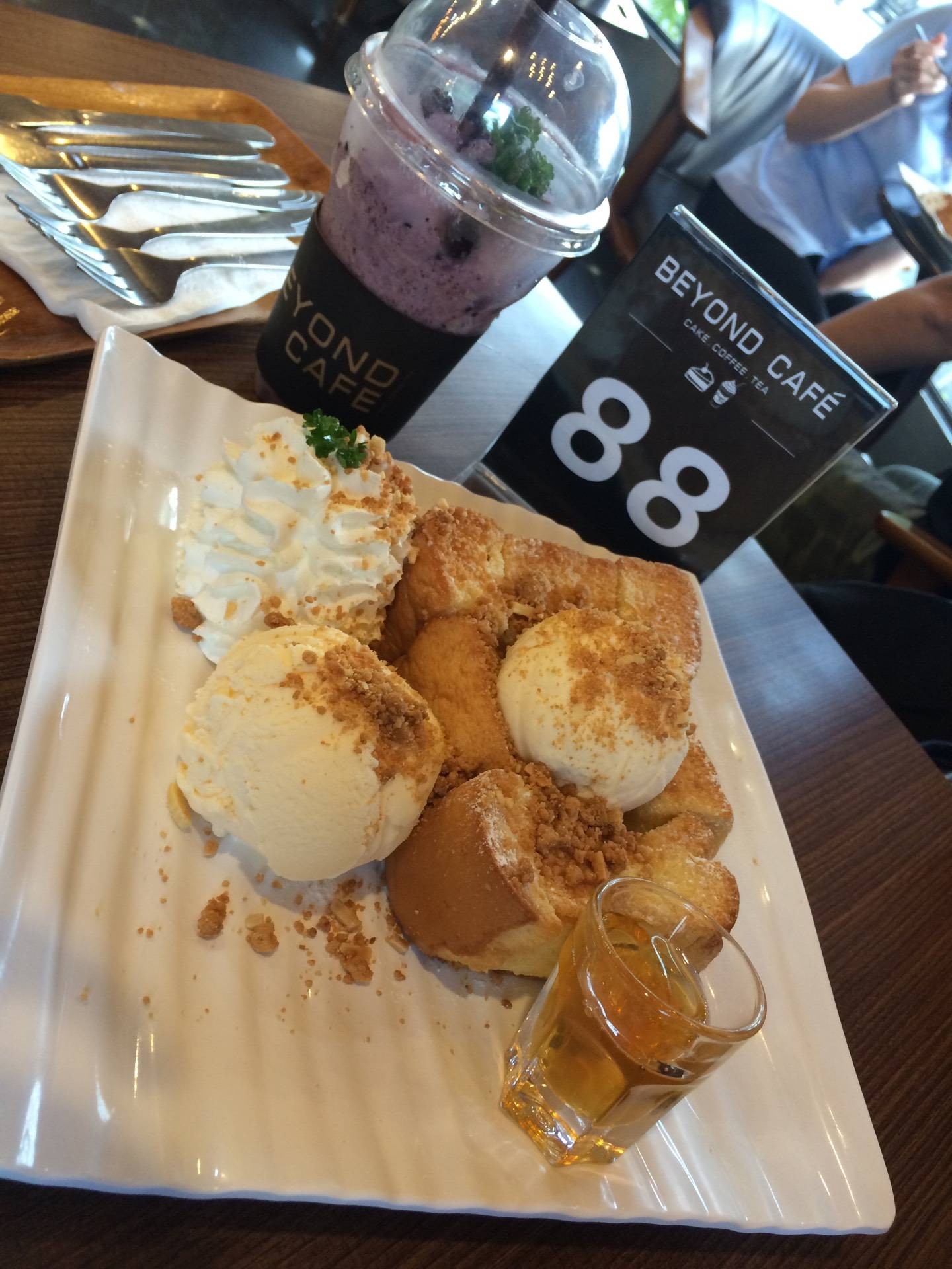 รีวิว BEYOND CAFE (บียอนด์ คาเฟ่ กาแฟ เค้ก) หนองประจักษ์ - บรรณยากาศร้านน่ารัก ขนมเครื่องดื่มก็ ...