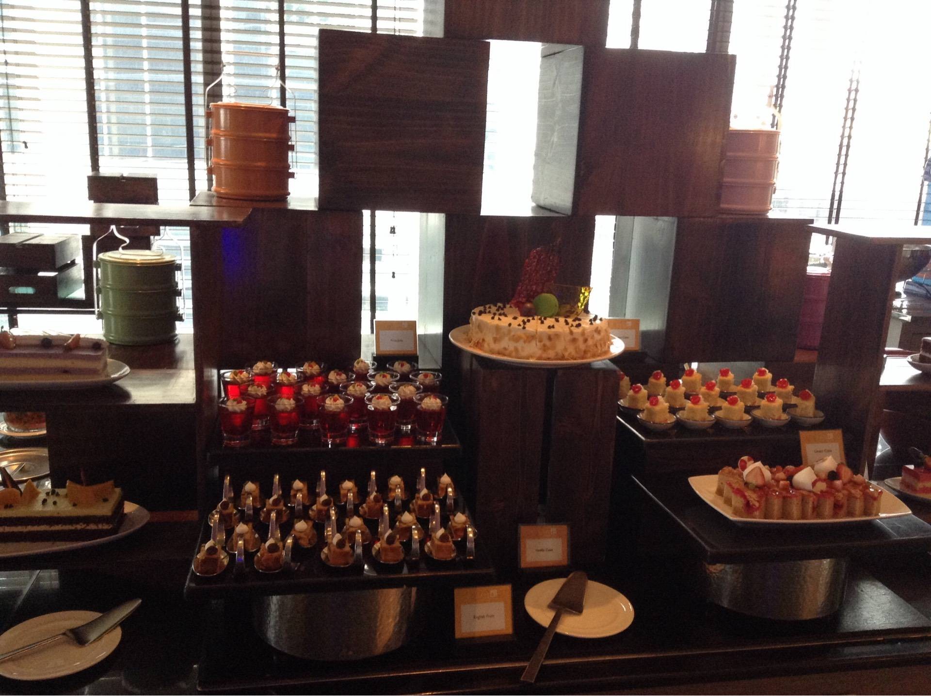 รีวิว Dee lounge โนโวเทล กรุงเทพ เพลินจิต - อาหารบุพเฟ่ ชั้น 8 มือเที่ยง