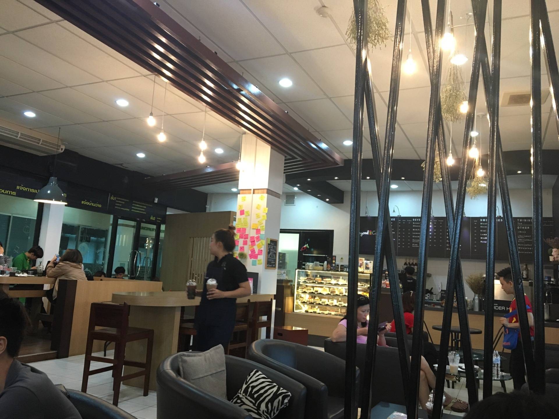รีวิว BEYOND CAFE (บียอนด์ คาเฟ่ กาแฟ เค้ก) สาขาสนามกีฬาเวสสุวรรณ - ชา ...