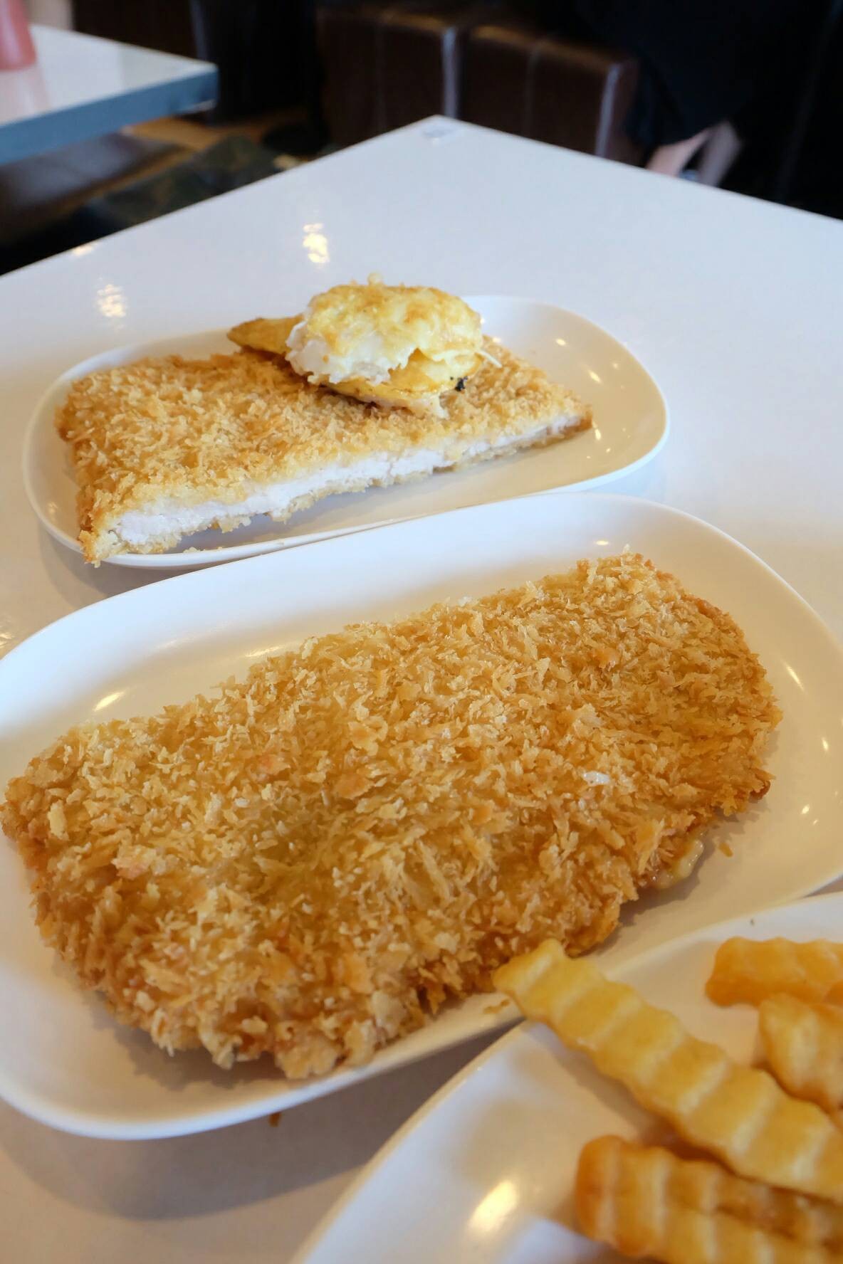 หมูชุบเกล็ดขนมปัง • ทานไม่หมดค่ะ ร้าน Sam Steak and More เกษตร (งามวงศ์ ...