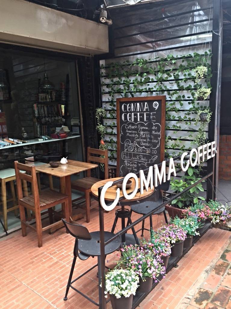 รีวิว Comma Coffee - ร้านนั่งเงียบๆทำงานชิวๆ