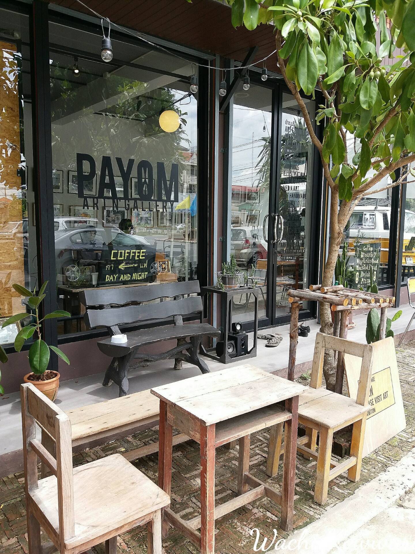 รีวิว Payom Art 'n Gallery - จิบกาแฟ ชมงาน Art