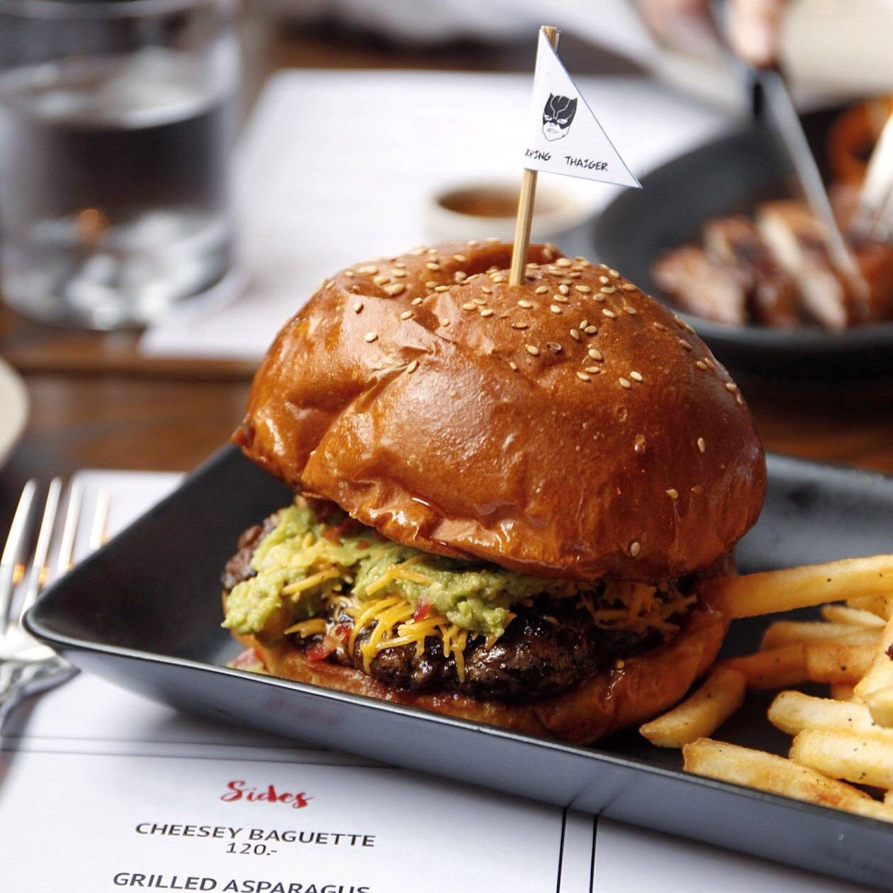 รีวิว Crying Thaiger ซอยสุขุมวิท 51 - เบอร์เกอร์อร่อยจริง - Wongnai