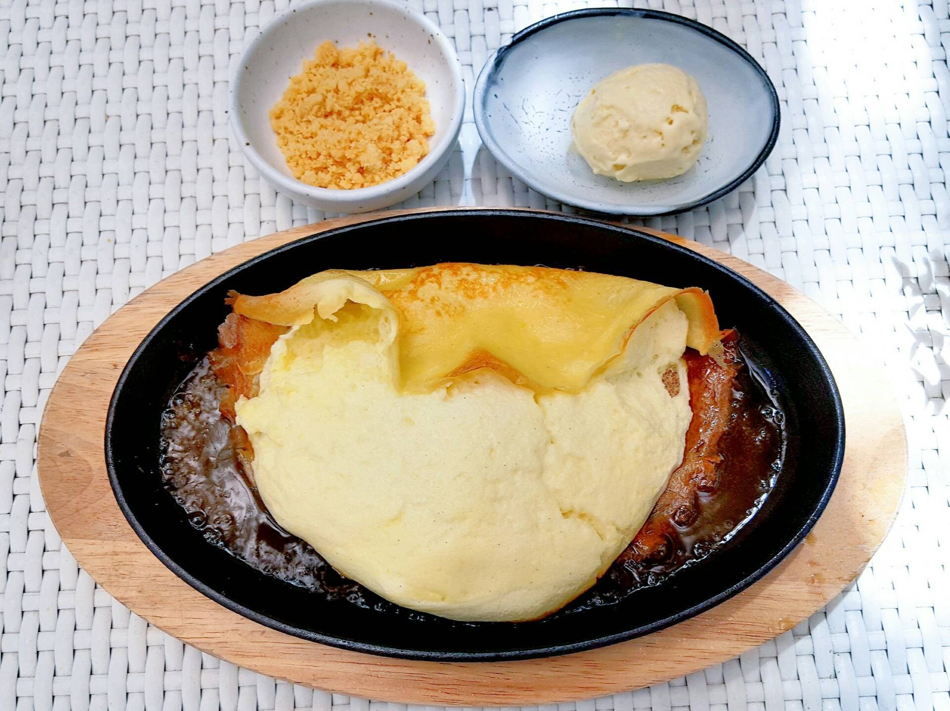 Crepe Souffle • มาพร้อมไอศครีมรสมันญี่ปุ่นและครัมเบิ้ล ร้าน Matcha Ten