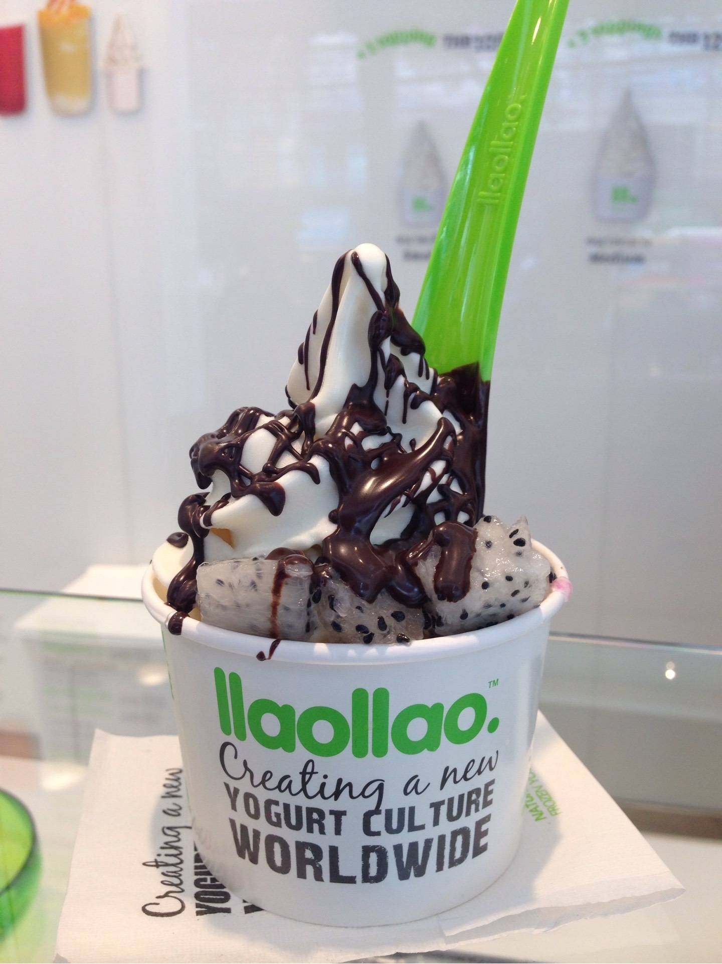 Frozen Yogurt (medium) ร้าน Llaollao