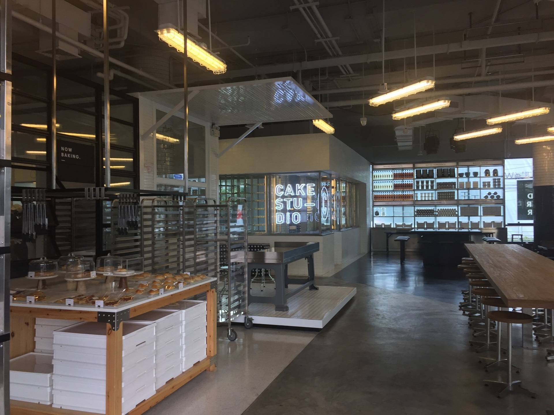 รีวิว SNP Cake Studio italthai tower - ร้านกว้างขวาง ตกแต่งดูดี ของหวาน ...