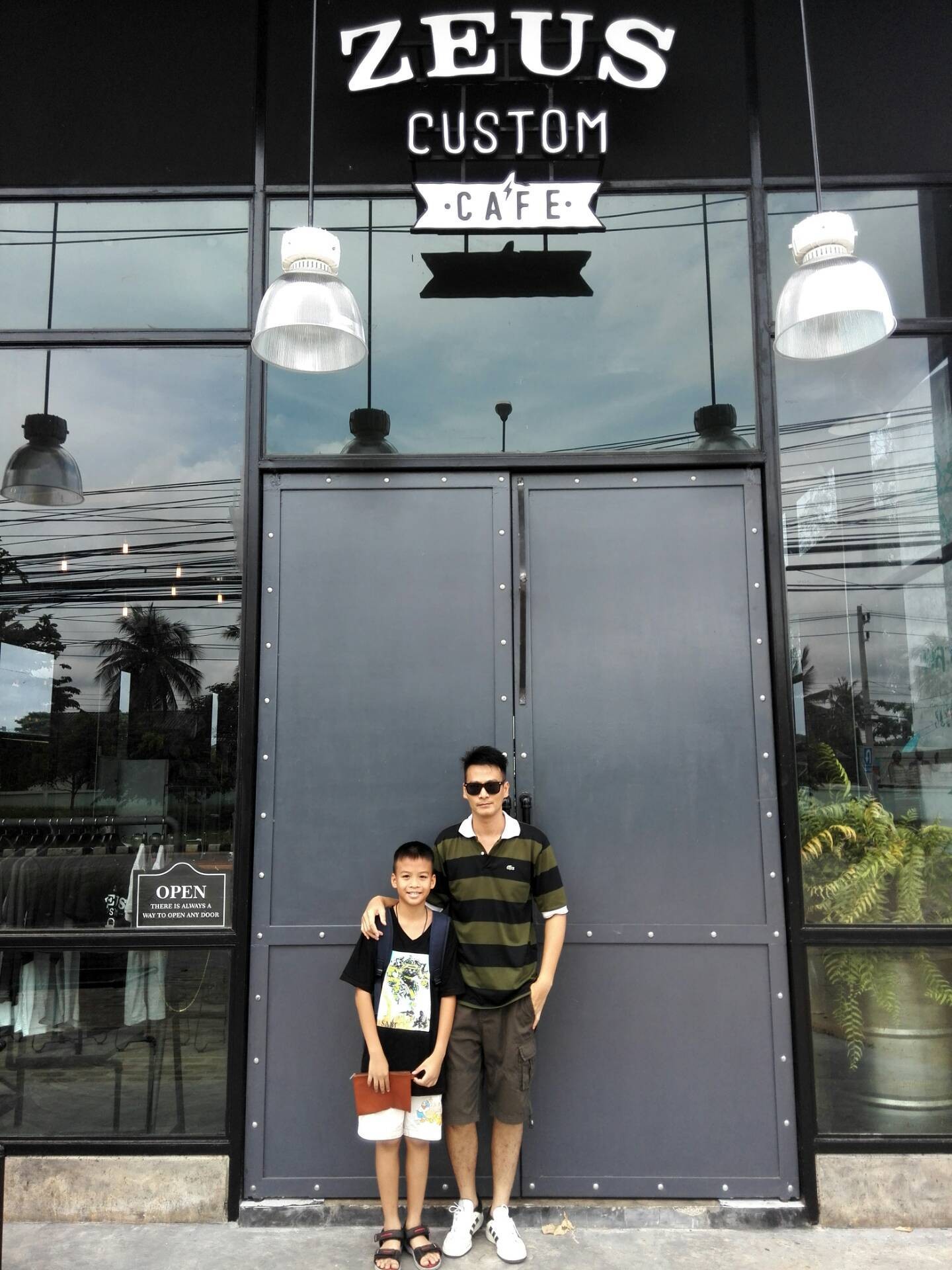 รีวิว Zeus Custom Cafe' Korat - ร้านกาแฟและอาหารน้องใหม่ ที่อาจแซงทางโค้ง