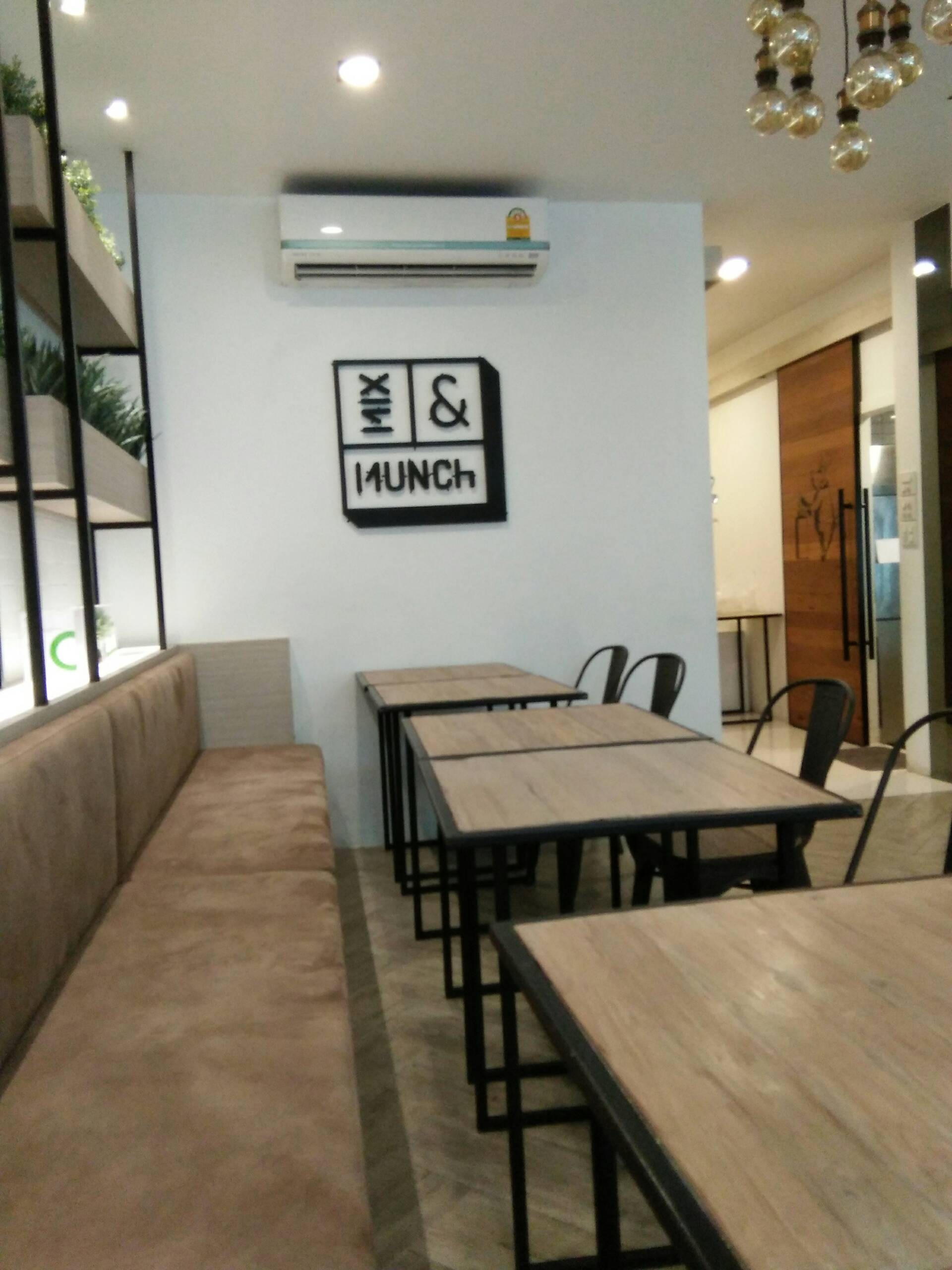 รีวิว Mix & Munch Café สุขุมวิท - Clean food สำหรับคนรักสุขภาพ