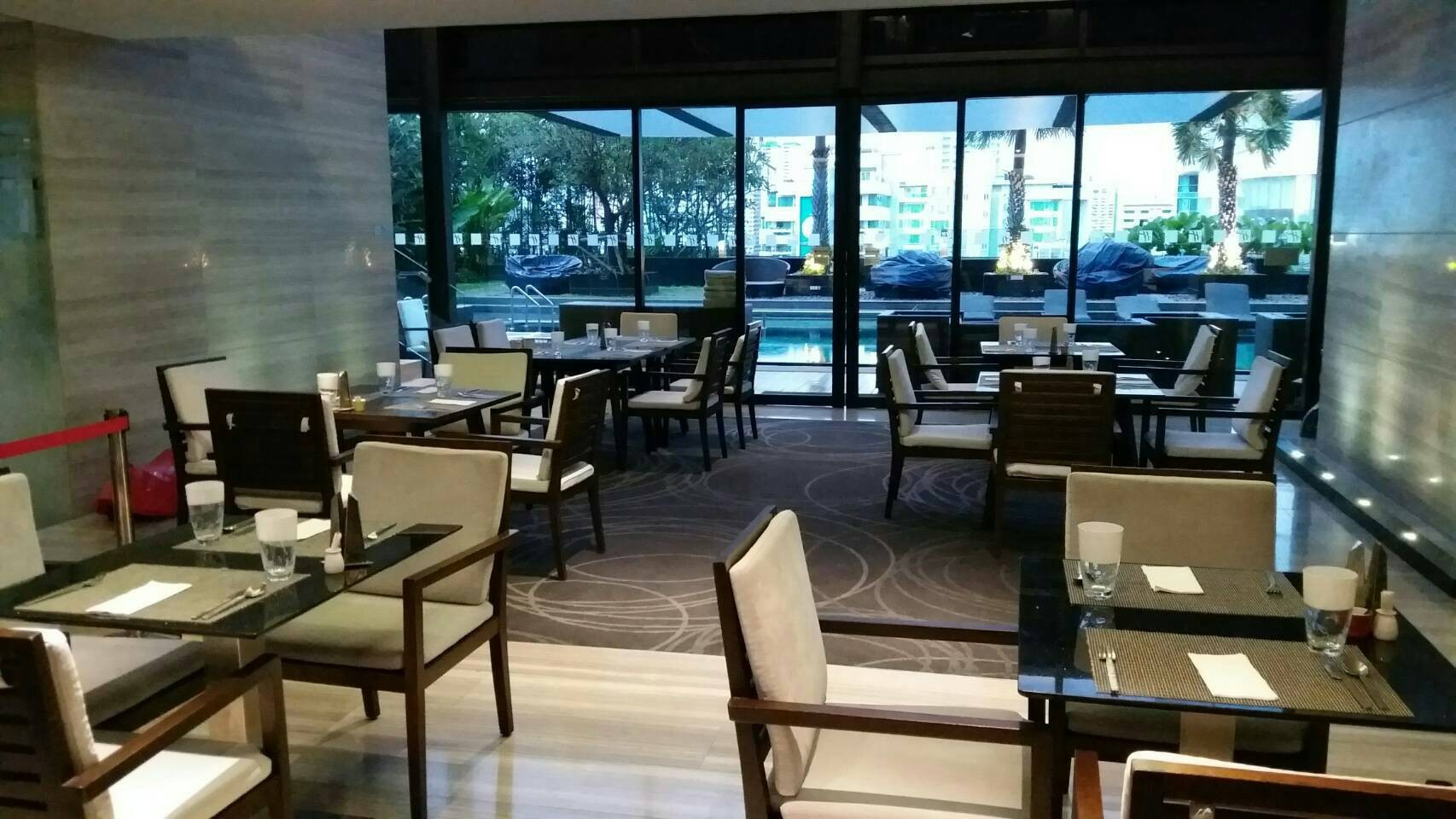 รีวิว Zeta Cafe โรงแรมฮอลิเดย์อินน์ กรุงเทพฯ - บุฟเฟต์มีดีที่เป็ดปักกิ่ง