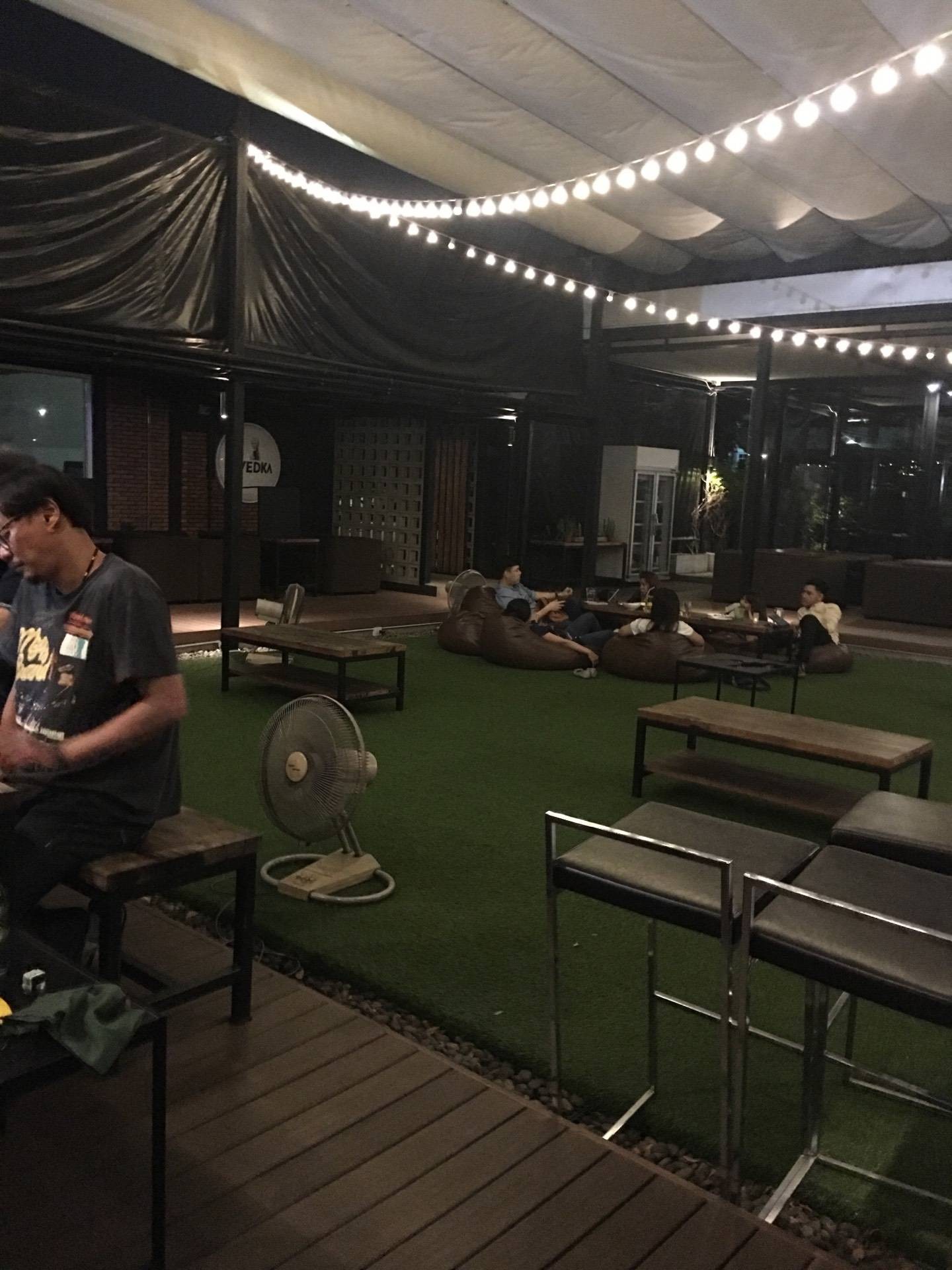 รีวิว Mad Bar - รสชาติดี บรรยากาศดี เป็นกันเอง