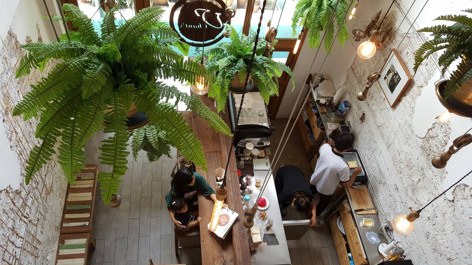 รีวิว Chant's Cafe - นั่งชิวที่คาเฟ่บรรยากาศอบอุ่น ไม่พลุกพล่าน - Wongnai