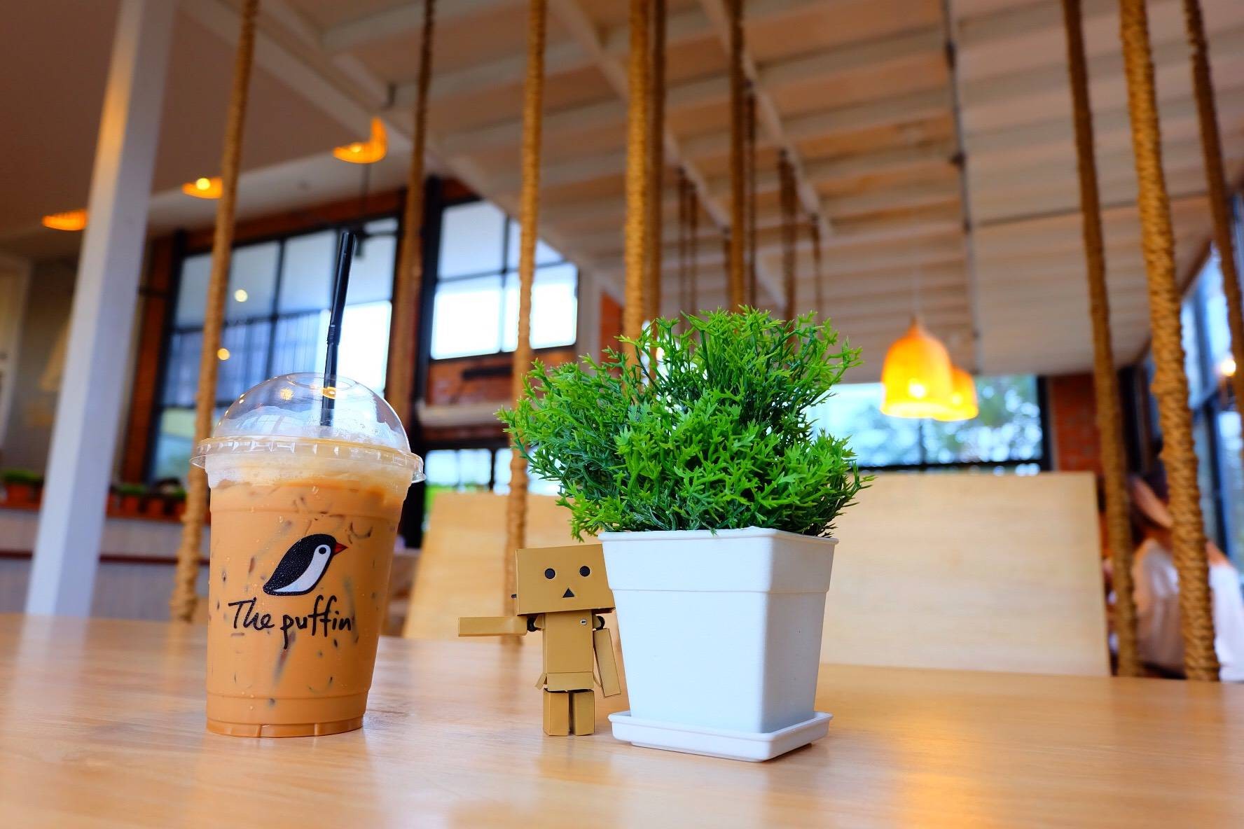 รีวิว the puffin cafe - ร้านกาแฟน่านั่งริมถนนเพชรเกษม