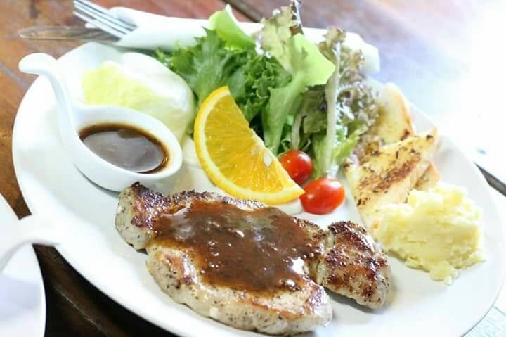 รีวิว Seven Boxes - เมนู สเต็กหมูไส้กรอก ซุปเปอร์