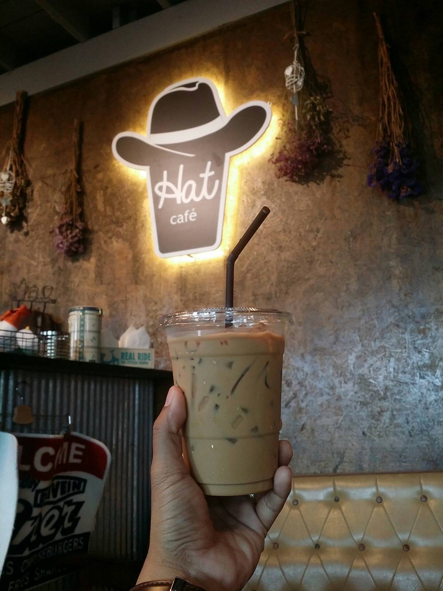 รีวิว Hat Café - ร้านสวย อาหารอร่อย บรรยากาศเริ่ด กาแฟดี - Wongnai