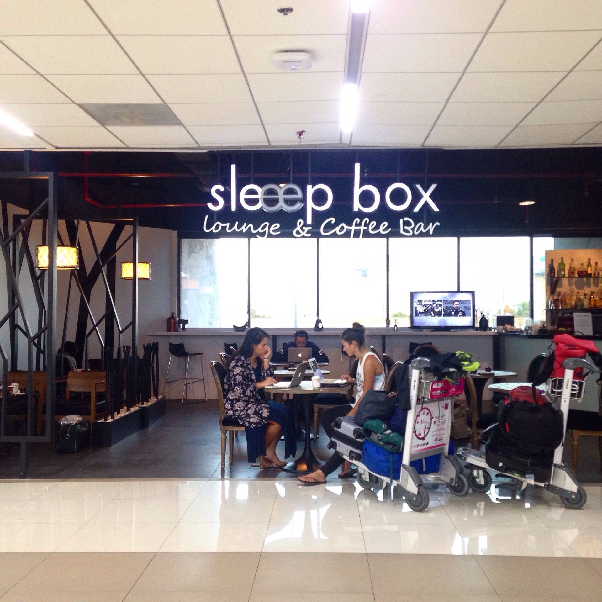 รีวิว Sleep Box Lounge & Coffee Bar - คาเฟ่โรงแรมแคปซูลภายใต้แบรนด์ ...