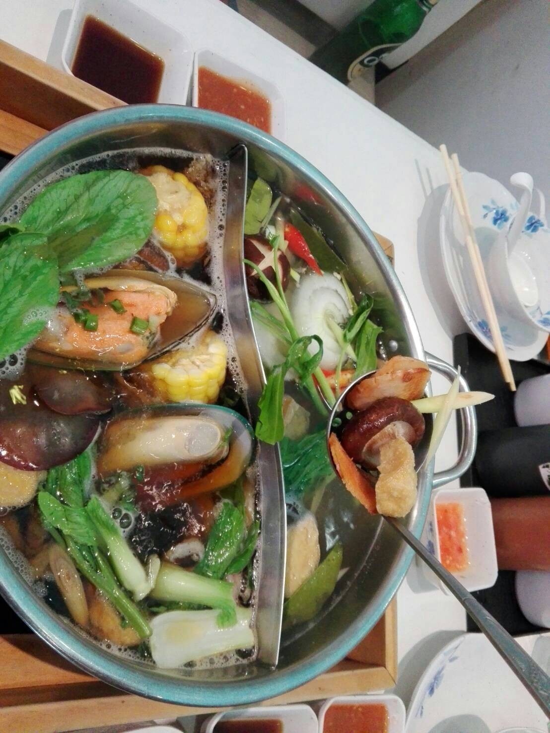 รีวิว SHABUGU - ชาบูที่มีดีตรงน้ำดำ