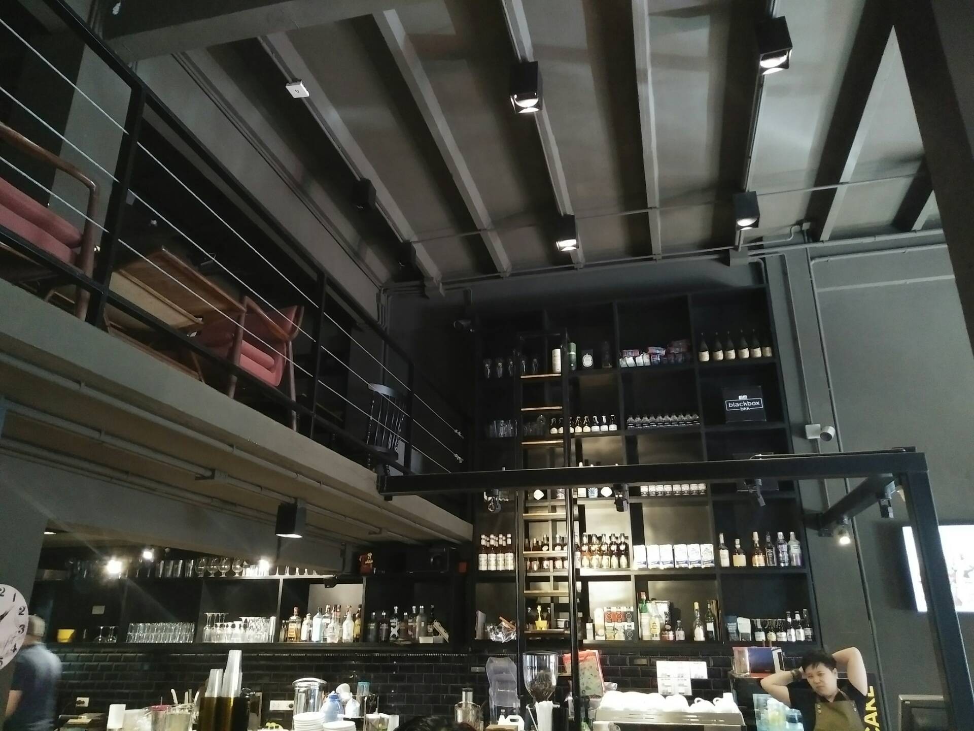 รีวิว BLACK BOX Cafe & Bar - อาหารใช้ได้ บรรยากาศดี