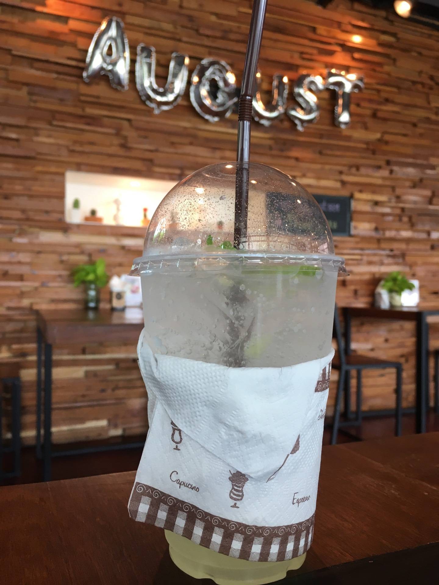 รีวิว August Food & Coffee - เป็นทั้งร้านกาแฟ และอาหาร - Wongnai