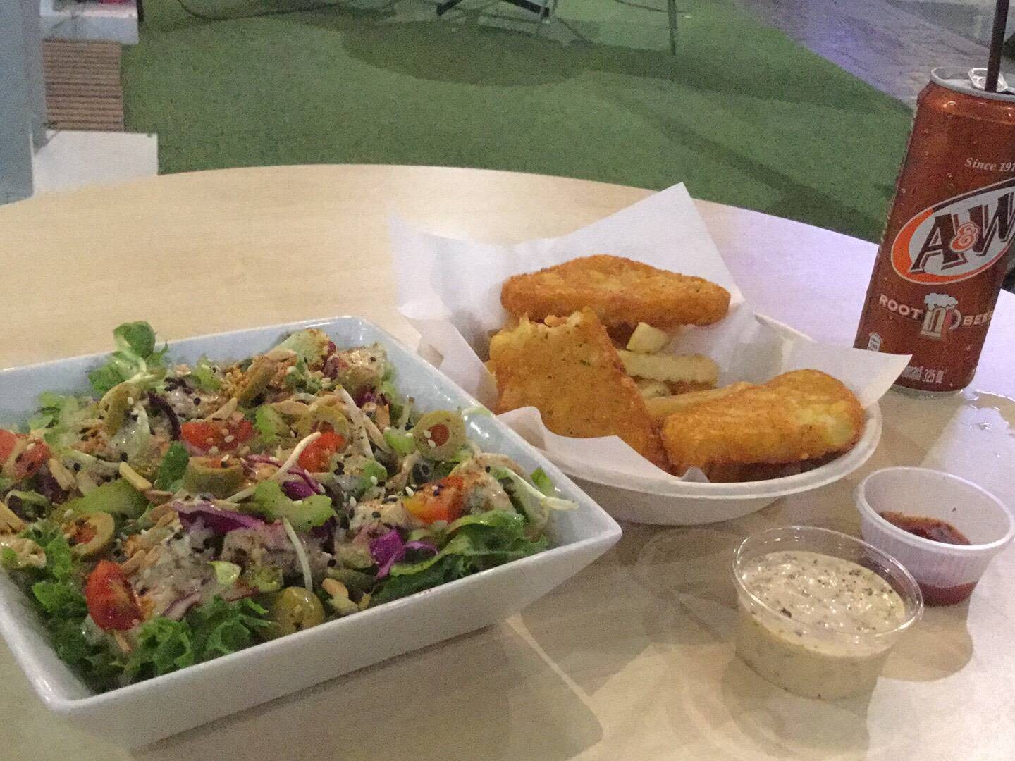 รีวิว Fryer Tom - ฟิชแอนด์ชิป เฟรนฟราย สเตก สลัด เก๋ๆ