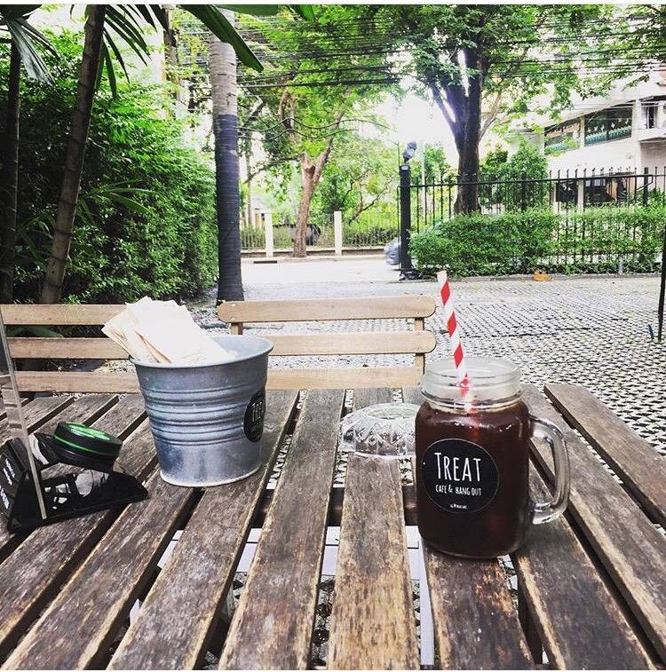 รีวิว TREAT CAFE & HANGOUT ทองหล่อ - ร้านดี บรรยากาศแจ่ม