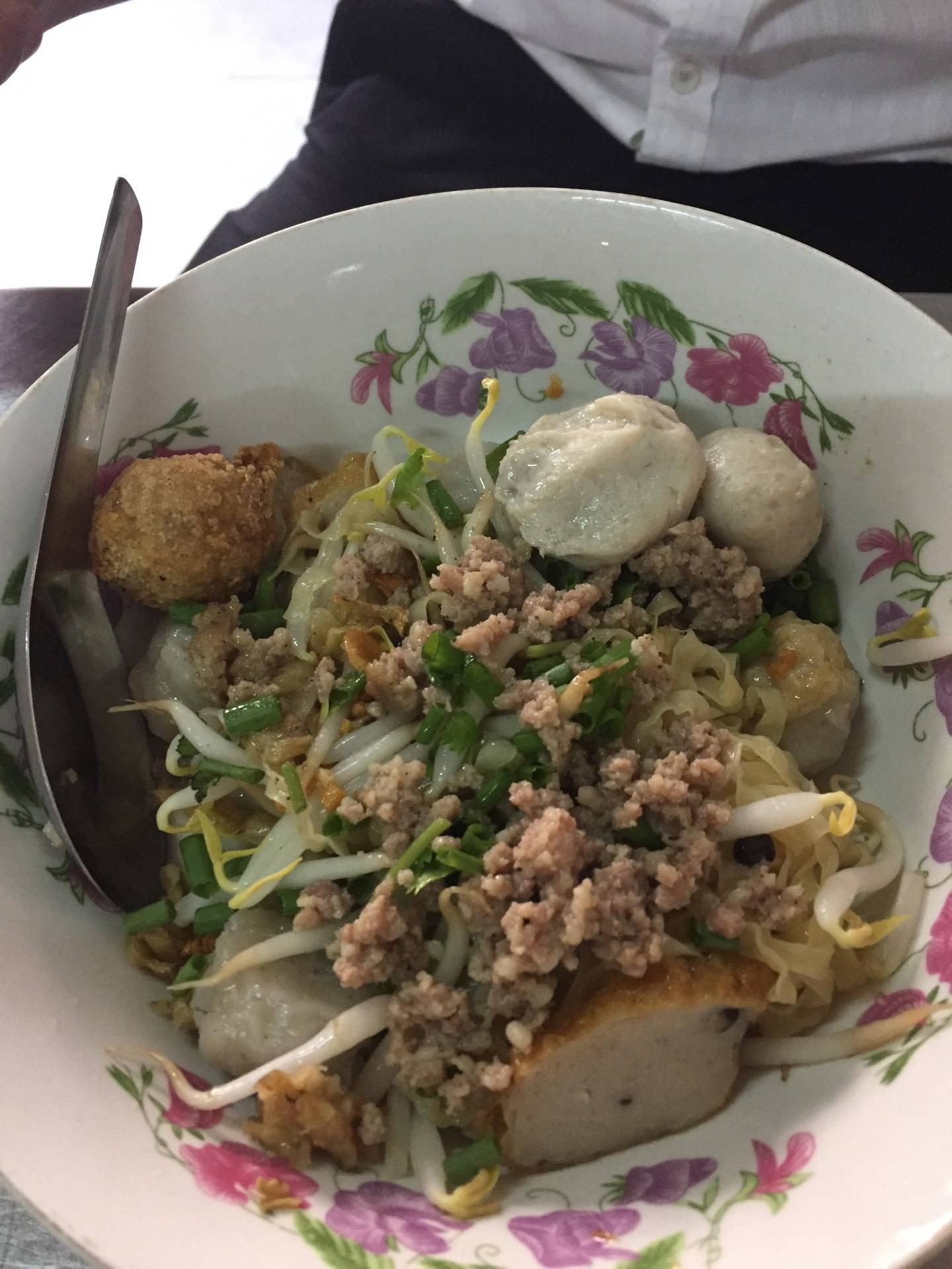 บะหมี่แห้ง ร้าน ข้าวหมูแดงกระทุ่มแบน