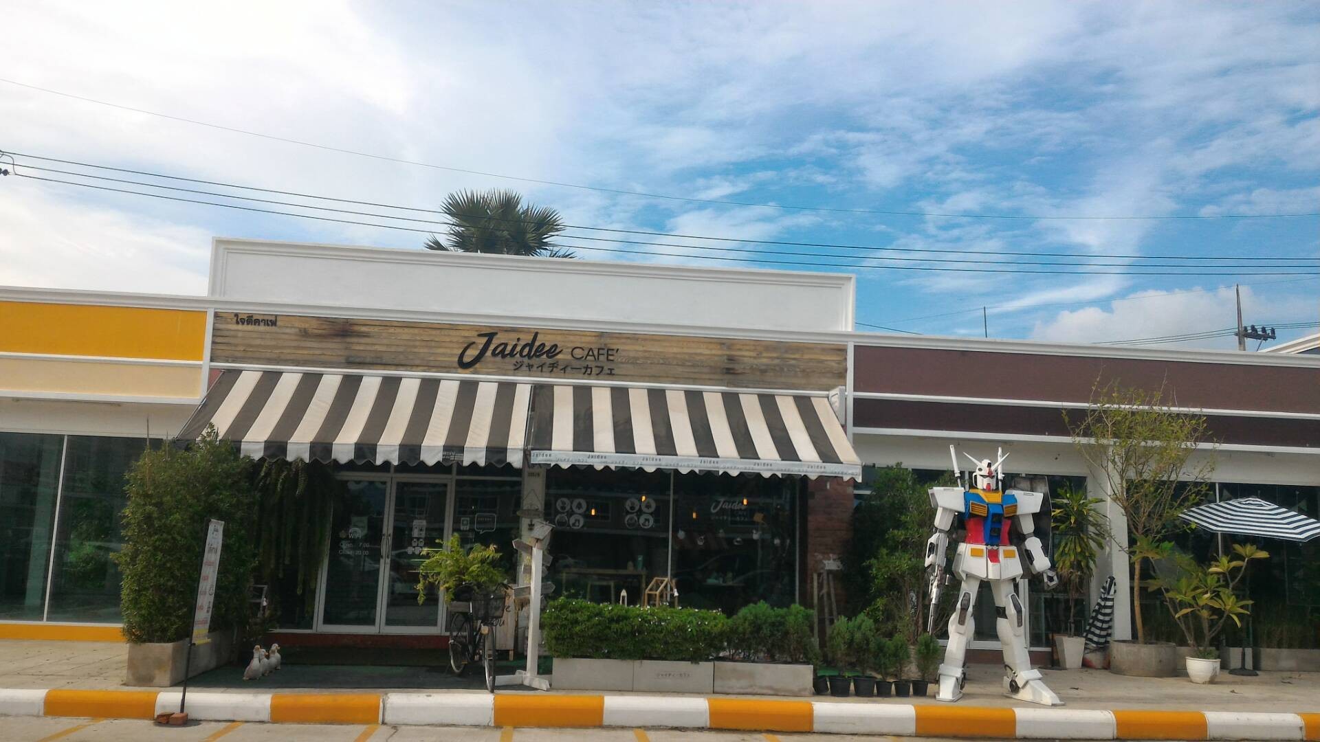 รีวิว Jaidee CAFE'. ジャイヂィ―カフェ ใจดีคาเฟ่ - แถวนี้เค้า ใจดี มากิน(กาญจน์) มะ😋