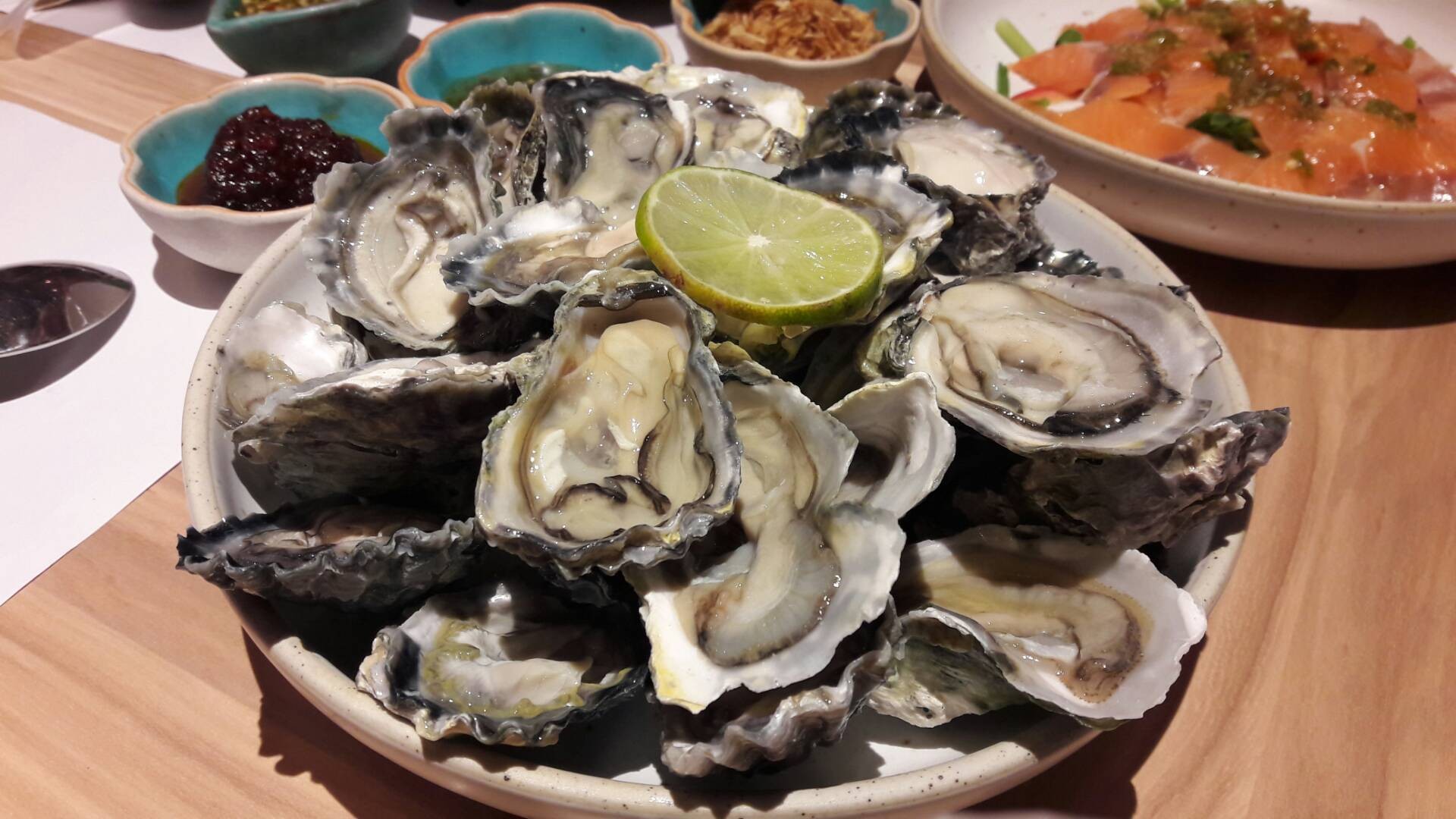 หอยนางรม • จัดหนัก 30 ตัว ร้าน Burn Whale - Wongnai