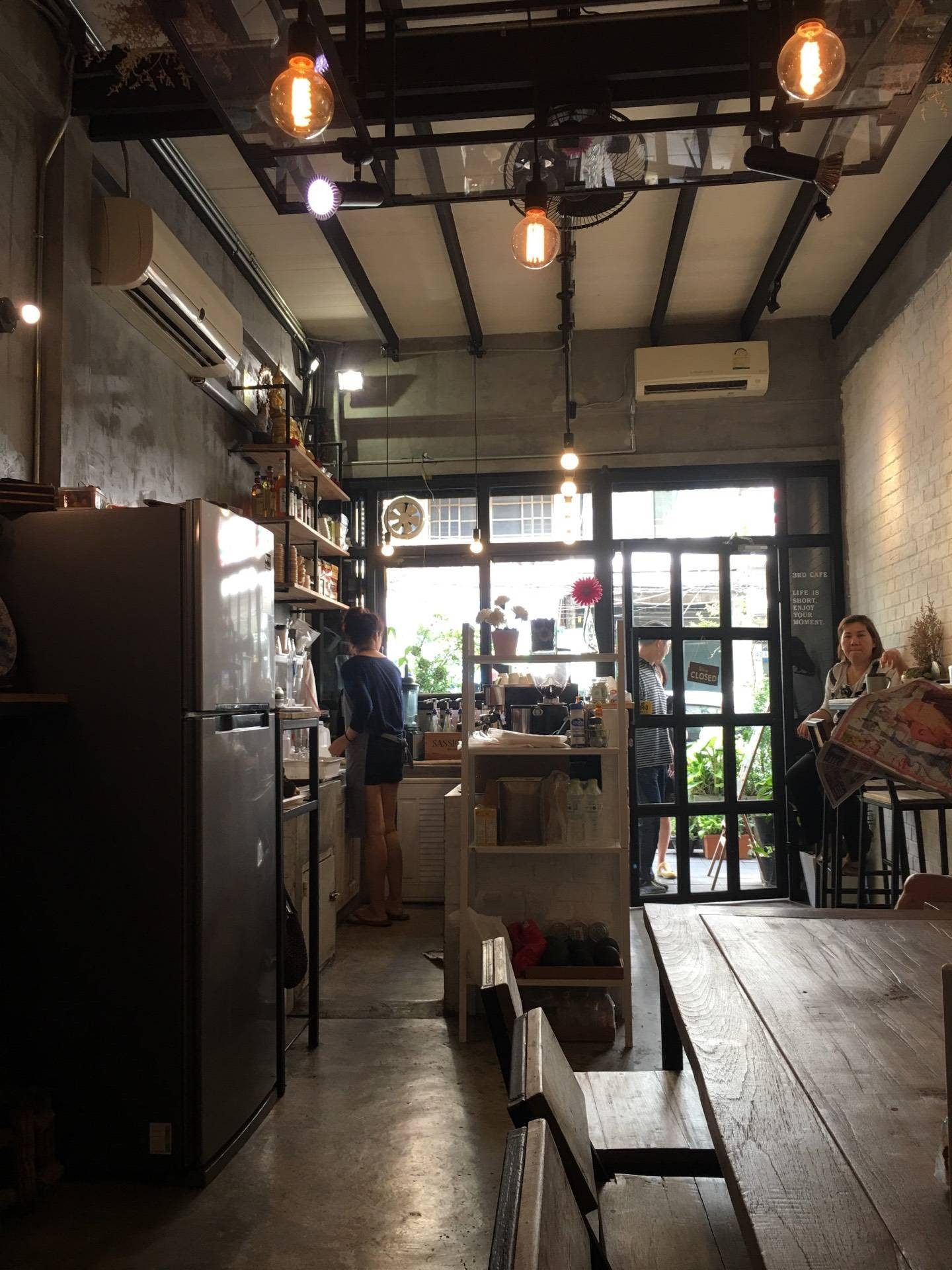 รีวิว 3rd CAFE - Coffee shop ที่มากกว่าร้านดูดีในละแแวก