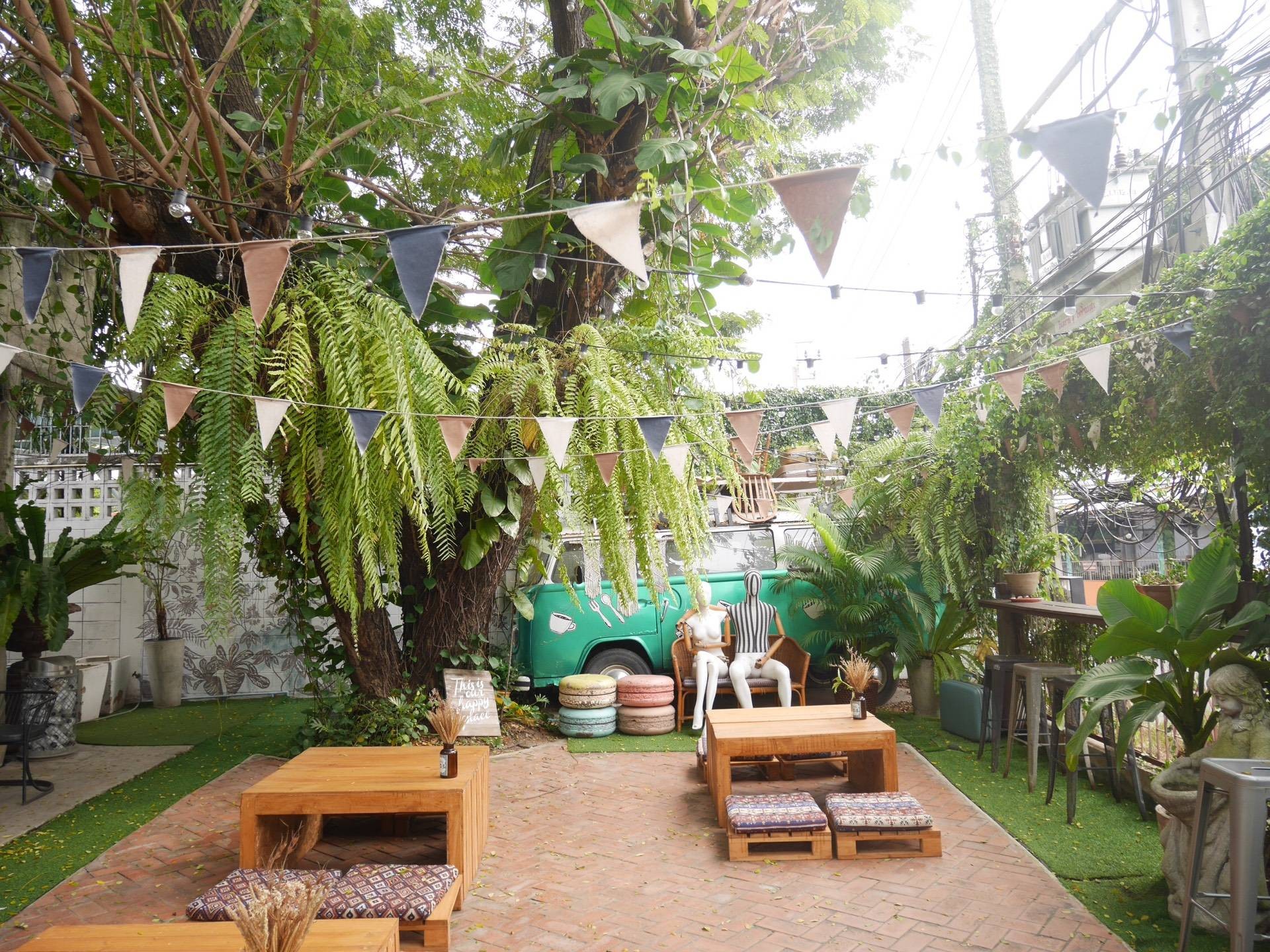 รีวิว Small Talk Cafe & Hangout - มากี่ครั้งก็จัดร้านใหม่เปลี่ยนไปตลอด ...