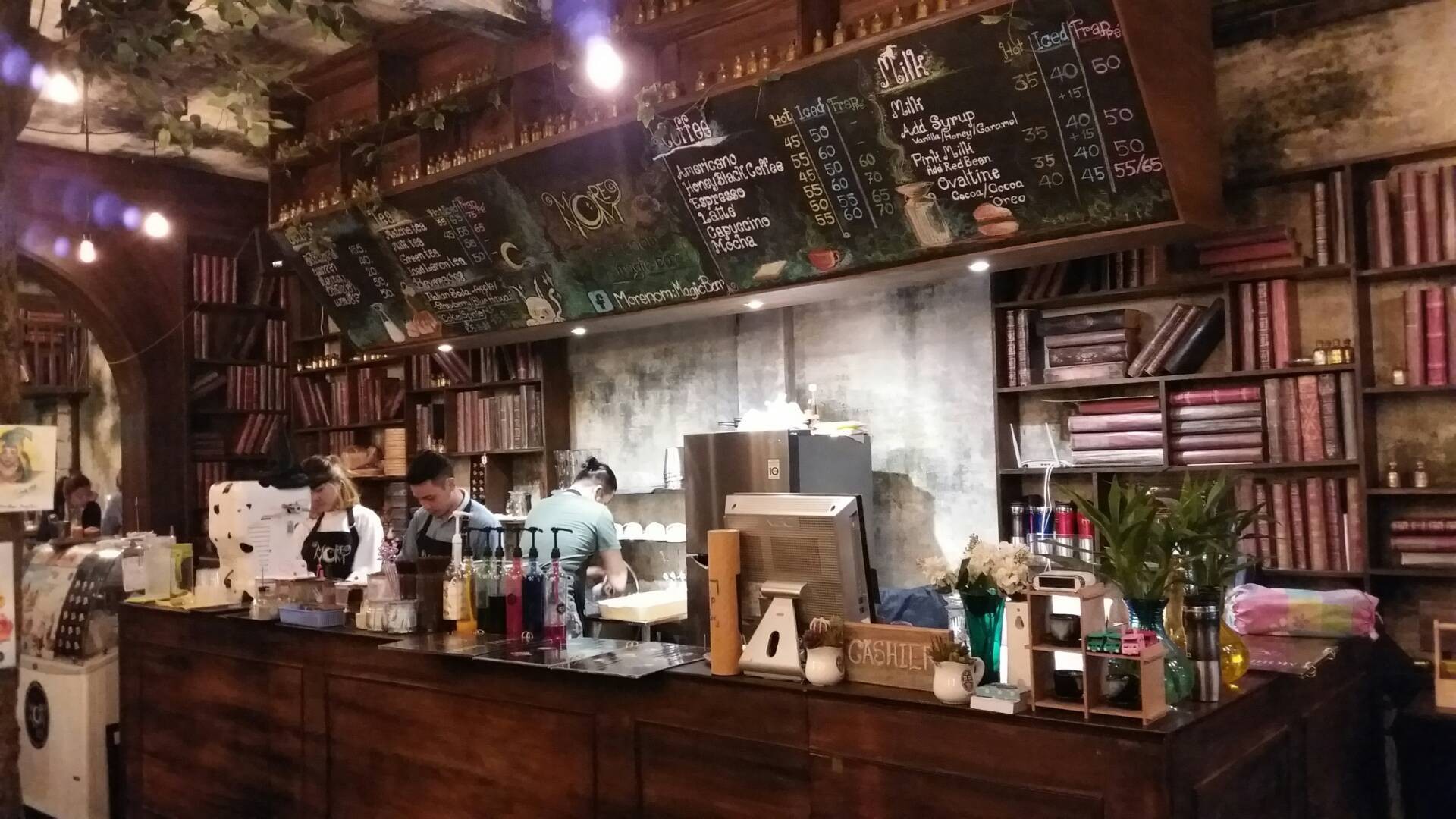 รีวิว MoreNom : Magic Bar - ร้านอาหารกาแฟแม่มด - Wongnai