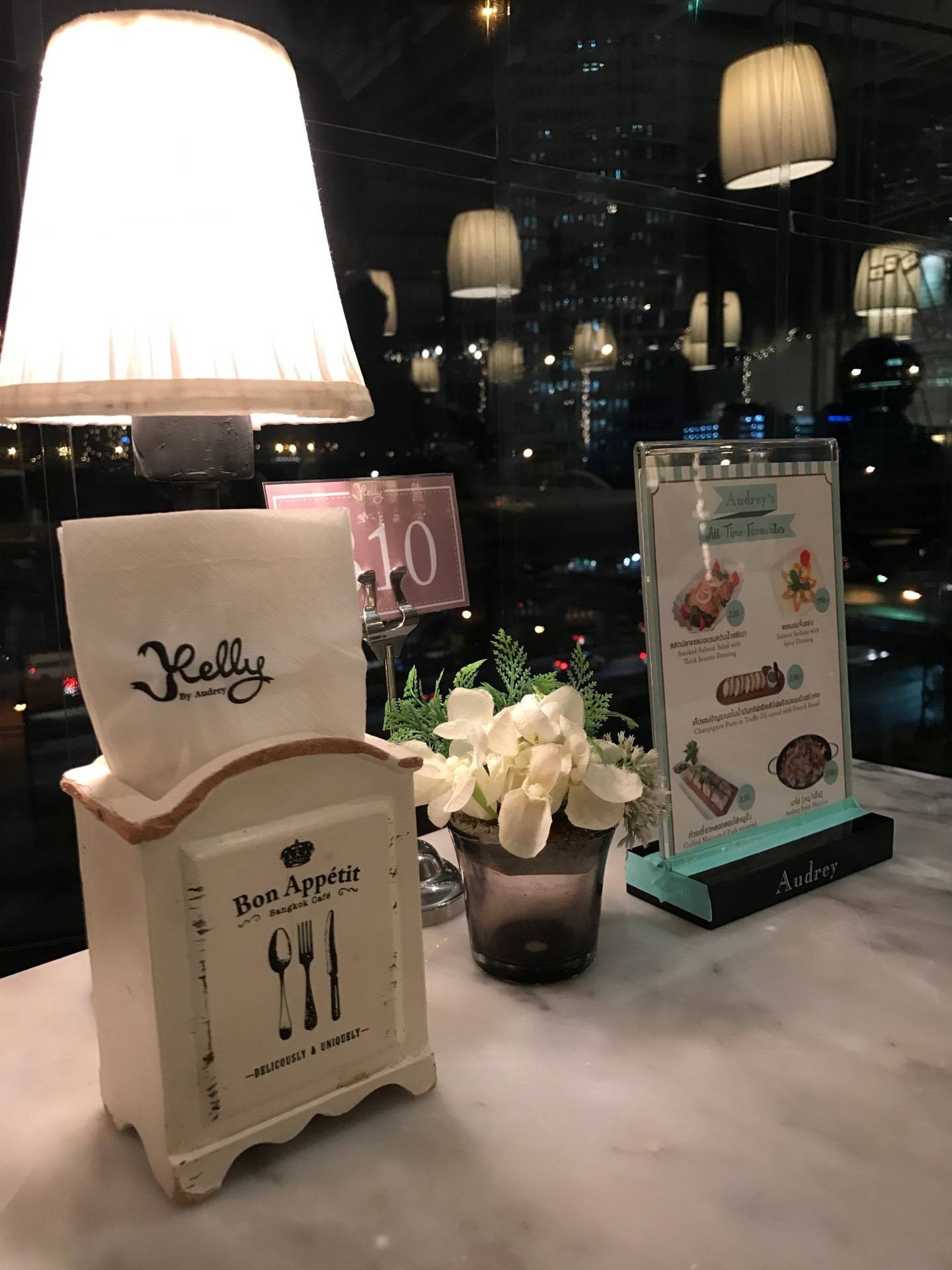 รีวิว Audrey Cafe เซ็นทรัลพลาซ่า ลาดพร้าว ชั้น 4 - อร่อยหลายเมนูมากๆ ...