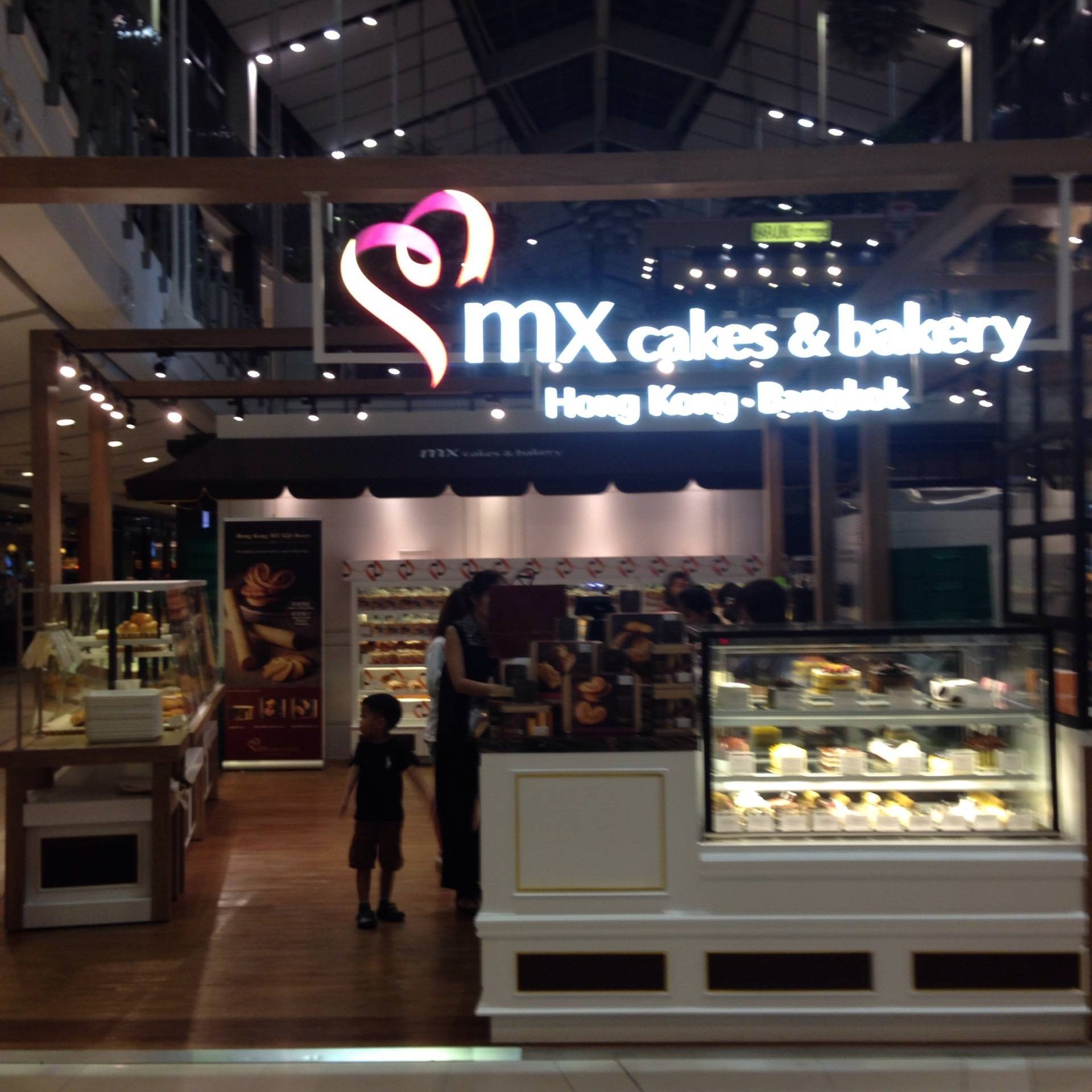 รีวิว Mx cakes & bakery Central World - ชีสทาร์ตลาวาเยิ้มๆ รสชาติดีงาม