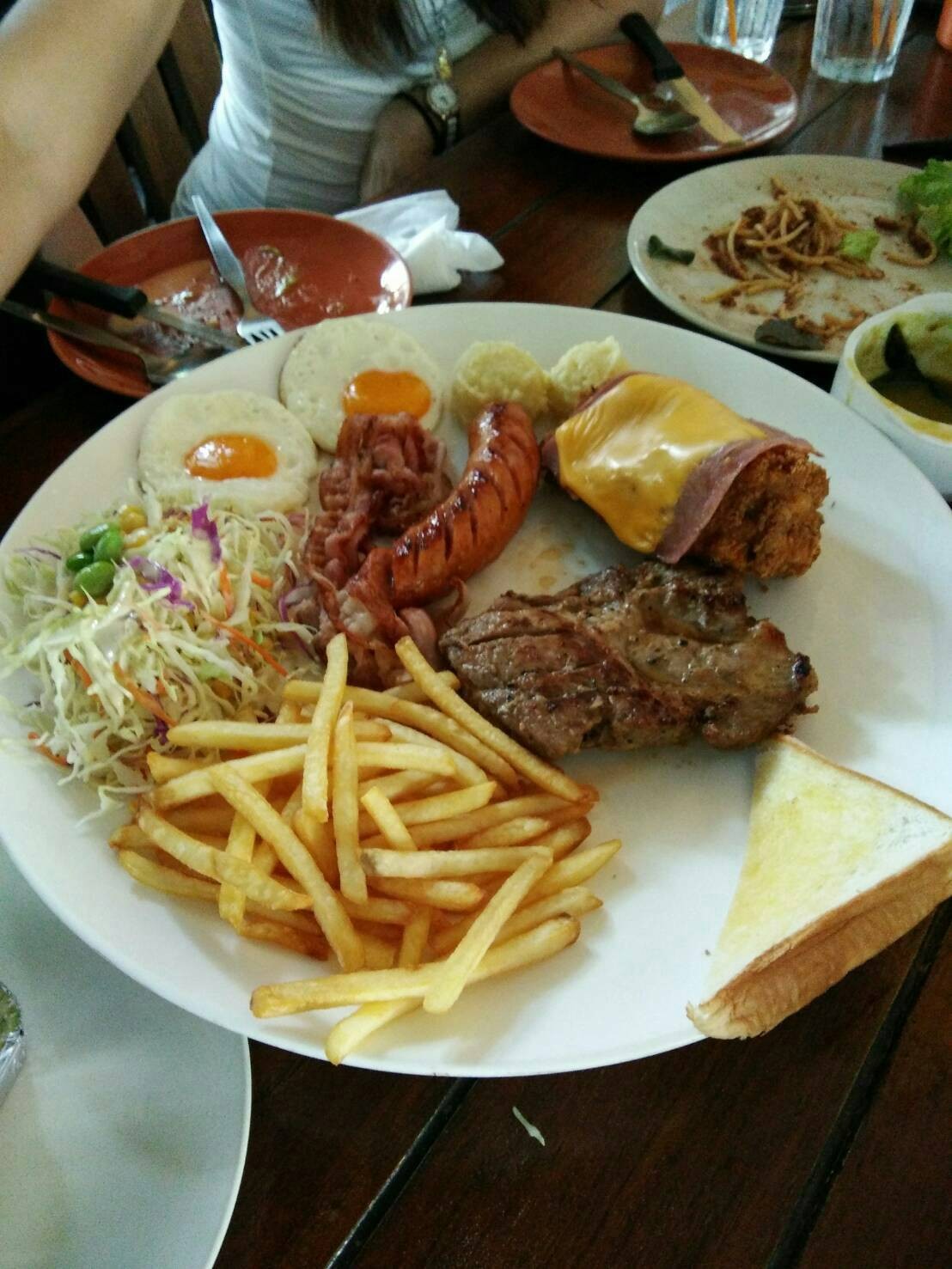 รีวิว Meena Villa - บรรยากาศดี จัดร้านน่ารัก อาหารเลิศ ข้างในเป็น ...