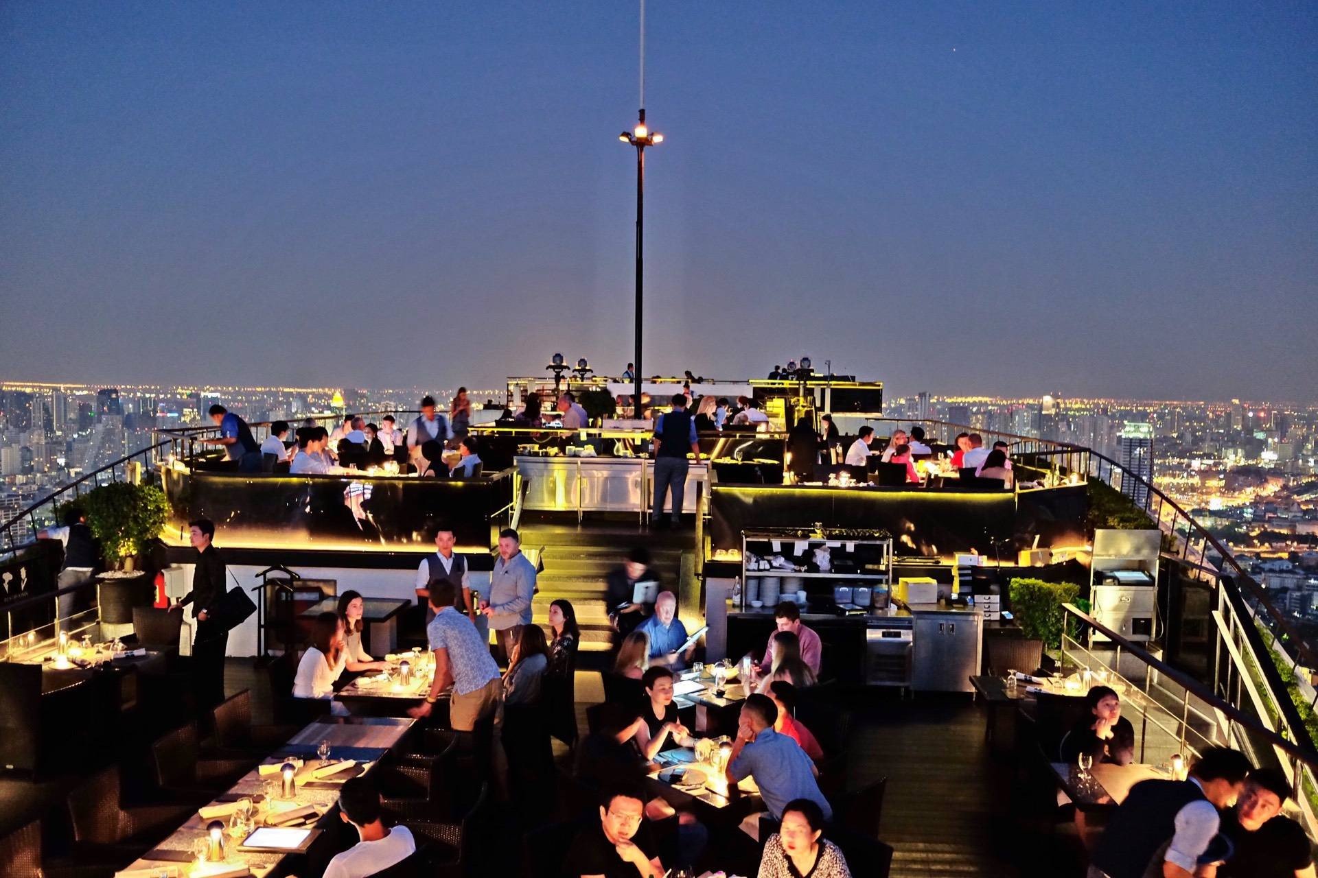 รีวิว Vertigo and Moon Bar - อาหารและเครื่องดื่มมีให้พวกเราเลือกหลาย ...