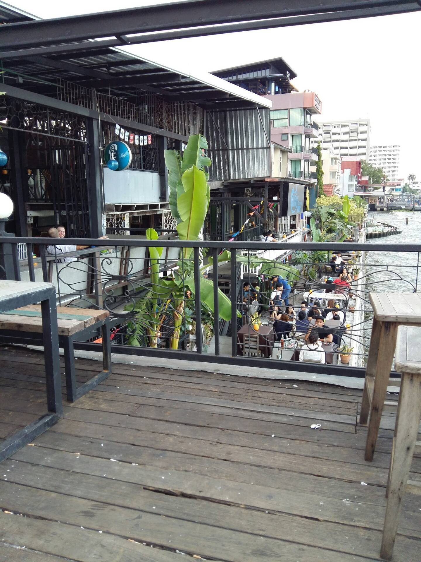 รีวิว Ta-ling Bar - ร้านสุดแนวริมน้ำ